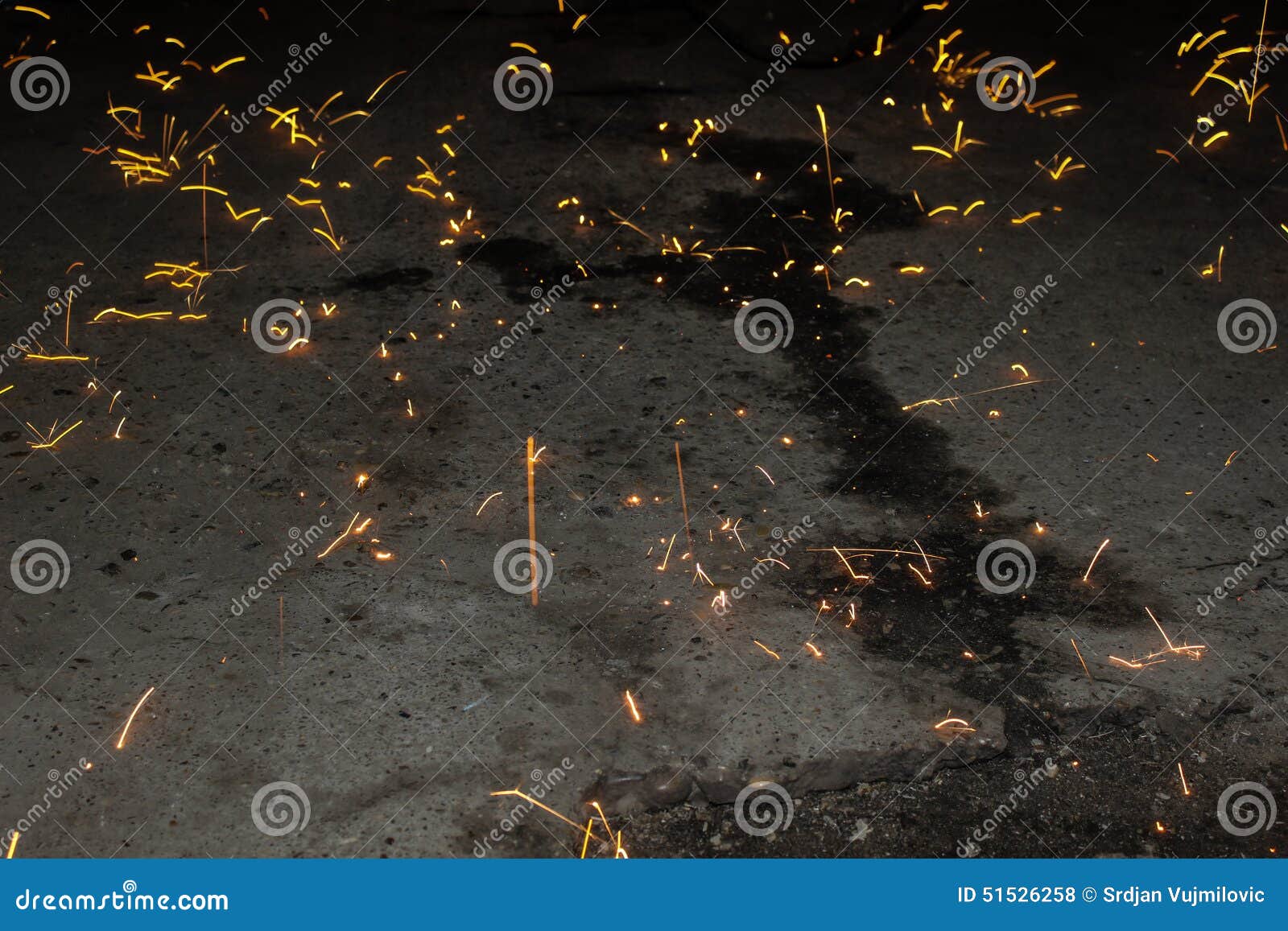 Chispas foto de archivo. Imagen de pirotecnia, clasificaciones - 51526258
