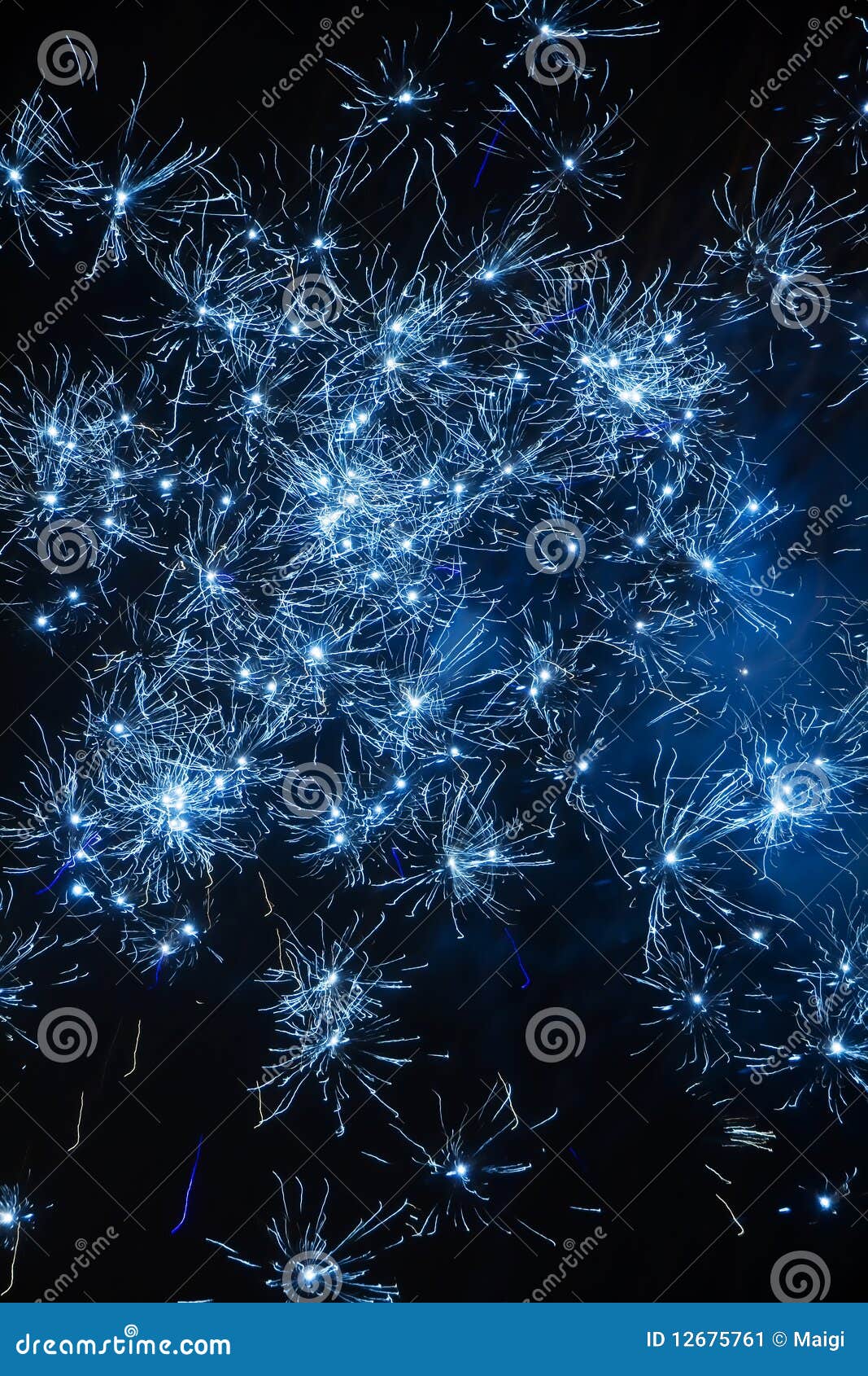 Chispas Azules Fotos De Stock - Descarga 830 Fotos Libres de Derechos