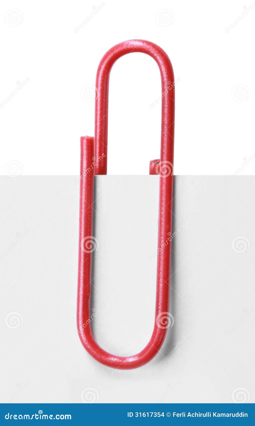 Chiuda Su Di Una Graffetta Rossa Fotografia Stock - Immagine di notepad ...