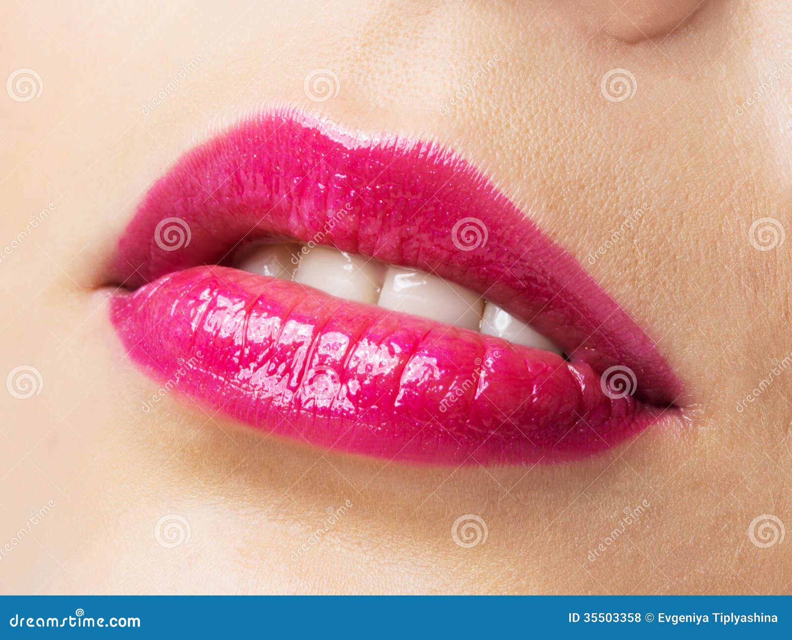 Chiuda Sulla Bocca Della Donna Fotografia Stock - Immagine di chiusura ...