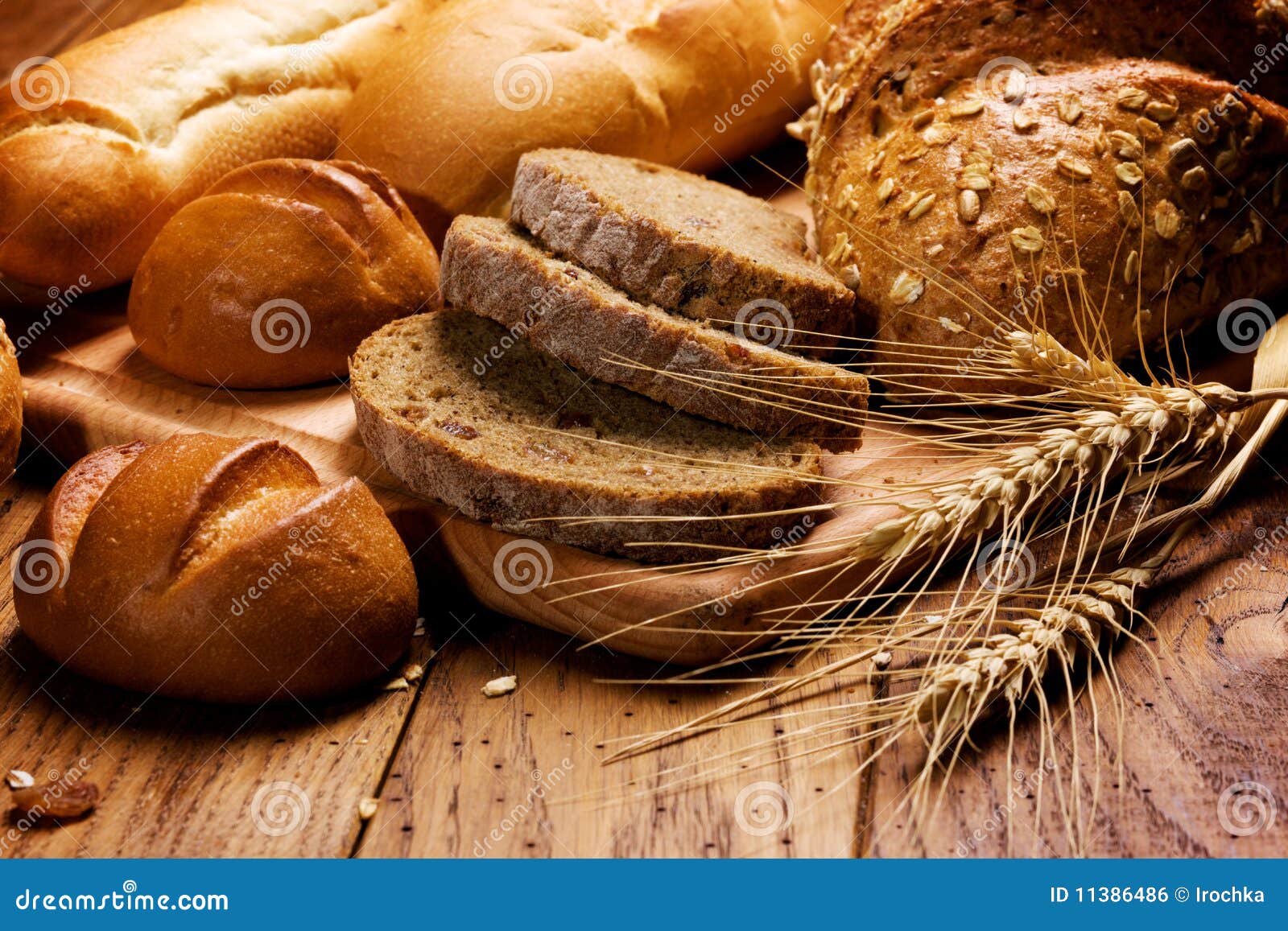 Chleb zdjęcie stock. Obraz złożonej z odżywczy, rodzaje - 11386486