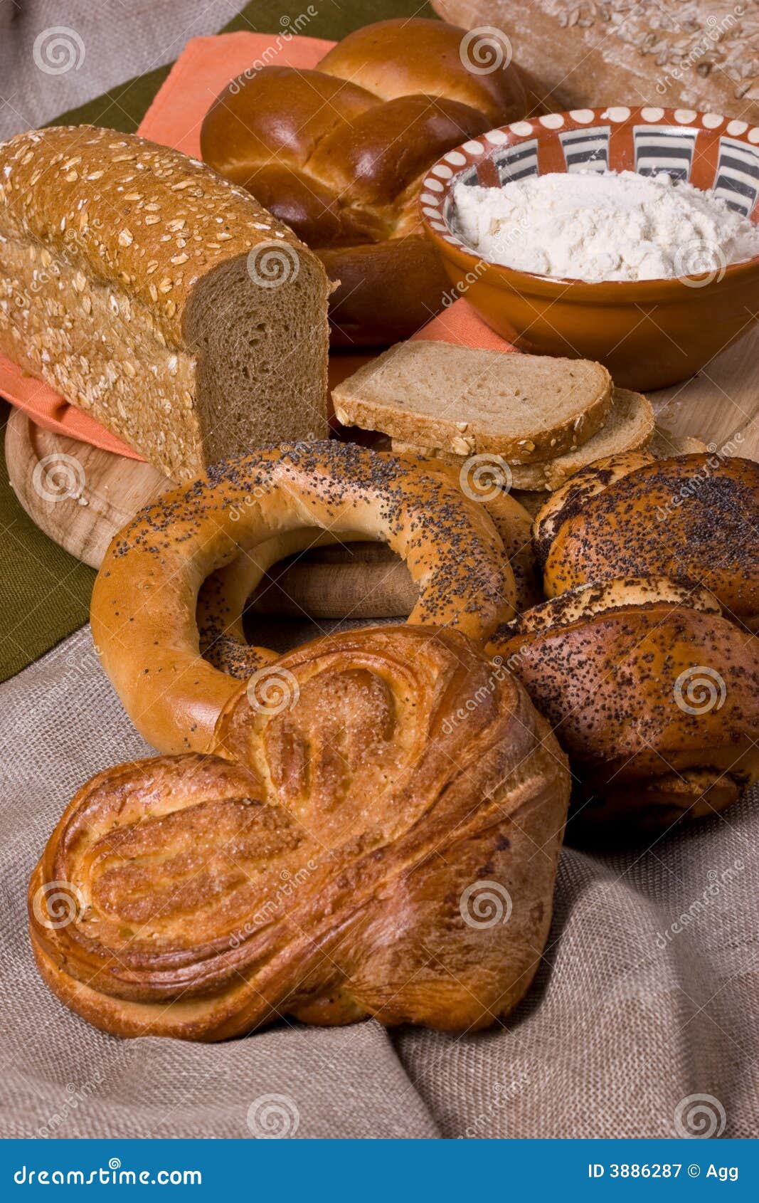 Chleb. obraz stock. Obraz złożonej z skorupa, kukurudza - 3886287