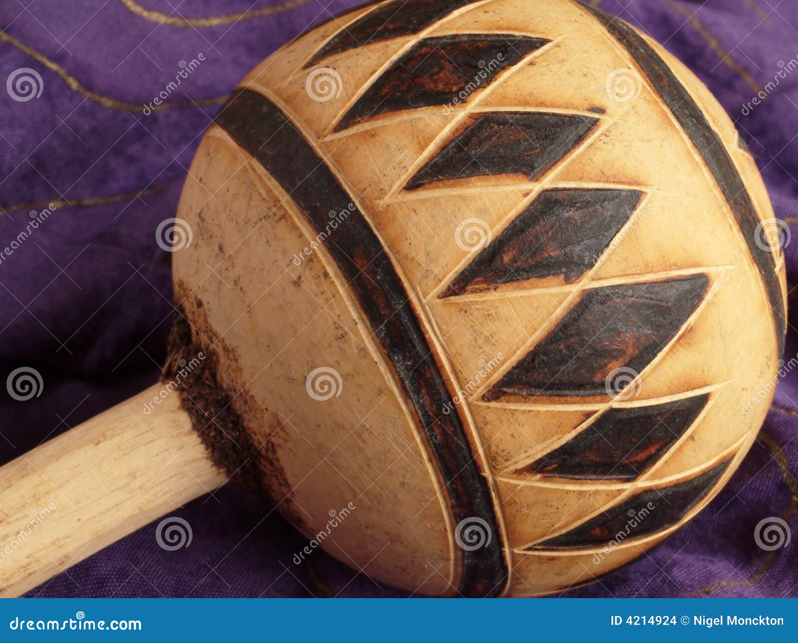 Chocalho do Gourd foto de stock. Imagem de chocalho, povos - 4214924