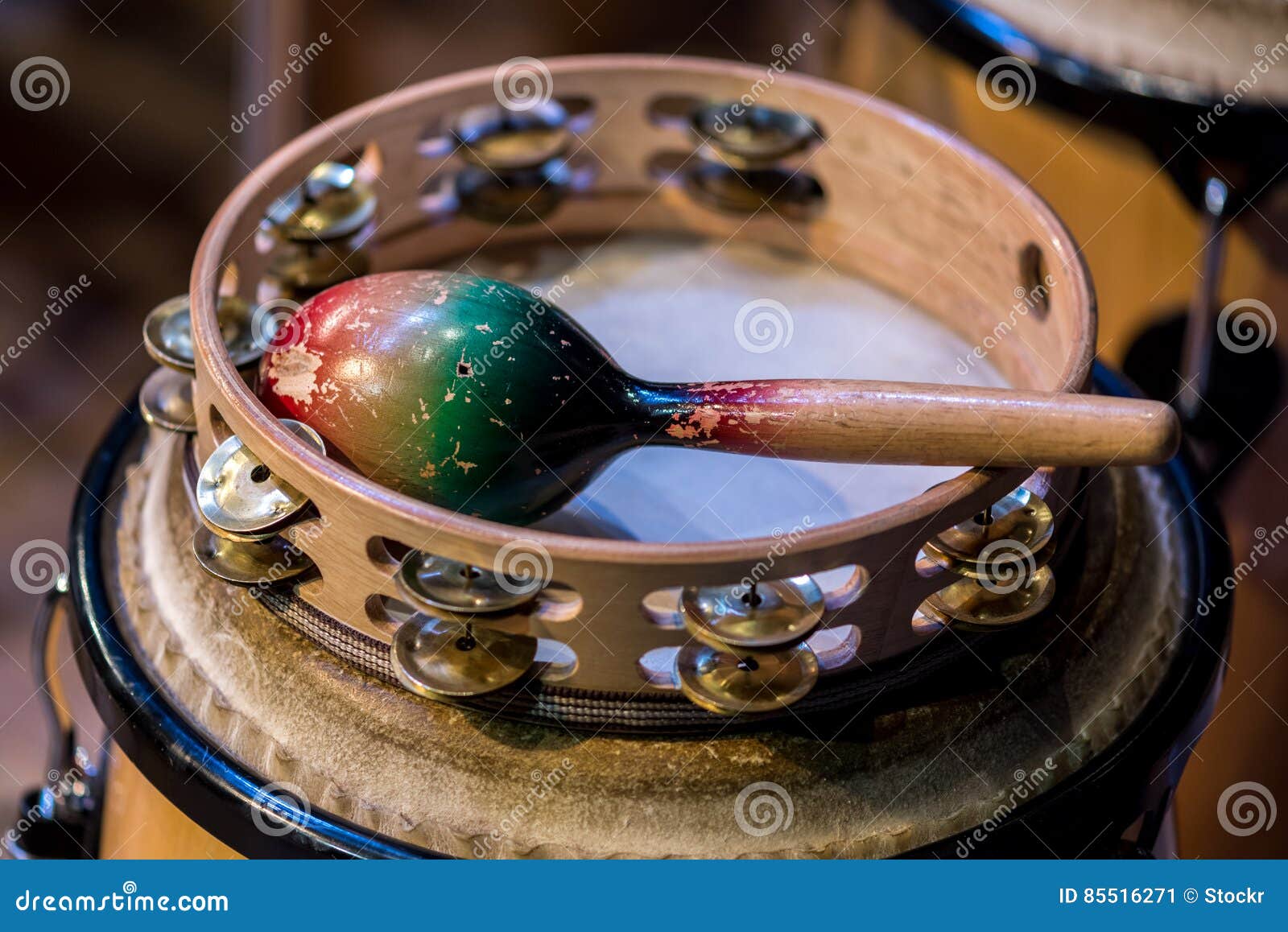 Chocalho Tradicional Do Instrumento Imagem de Stock - Imagem de madeira ...