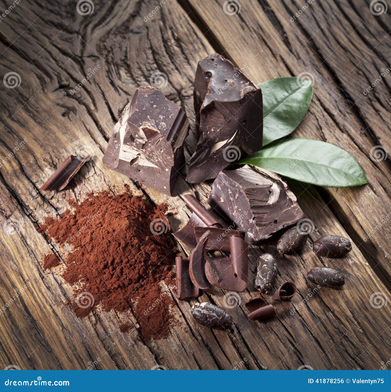 Chocolade En Cacaoboon Over Hout Stock Foto - Image of deel, zwart ...