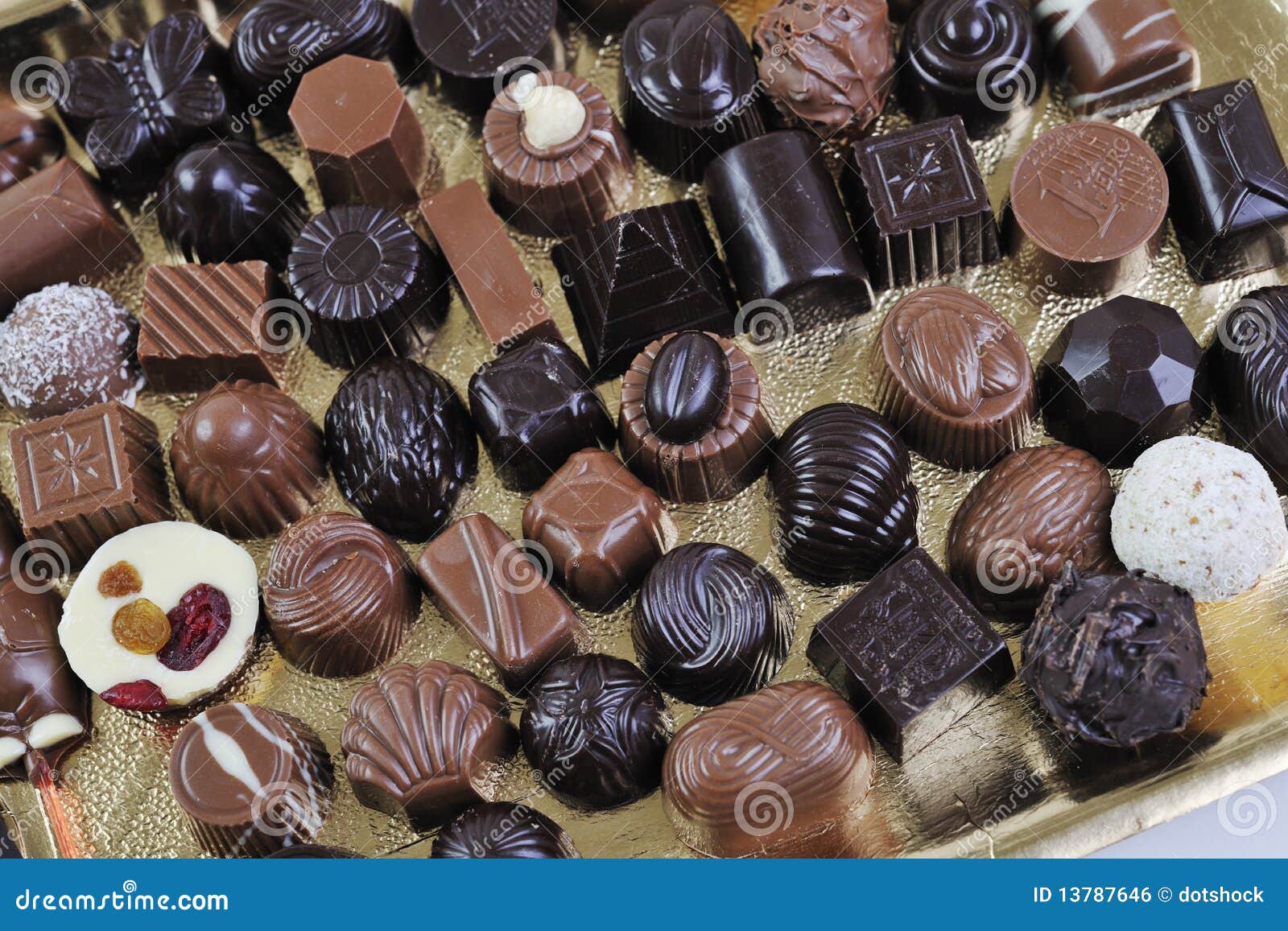 Chocolade en praline stock foto. Image of bruin, melk - 13787646