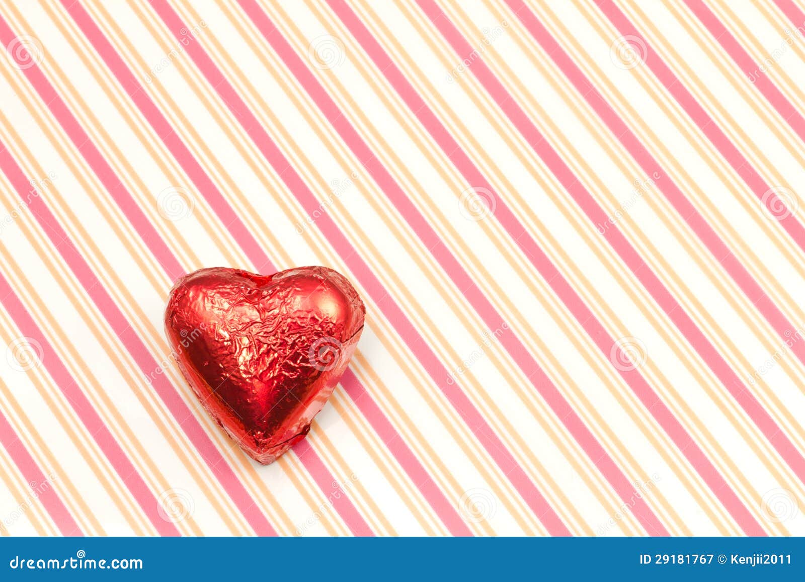 Chocolat En Forme De Coeur Rouge Image stock - Image du configuration ...