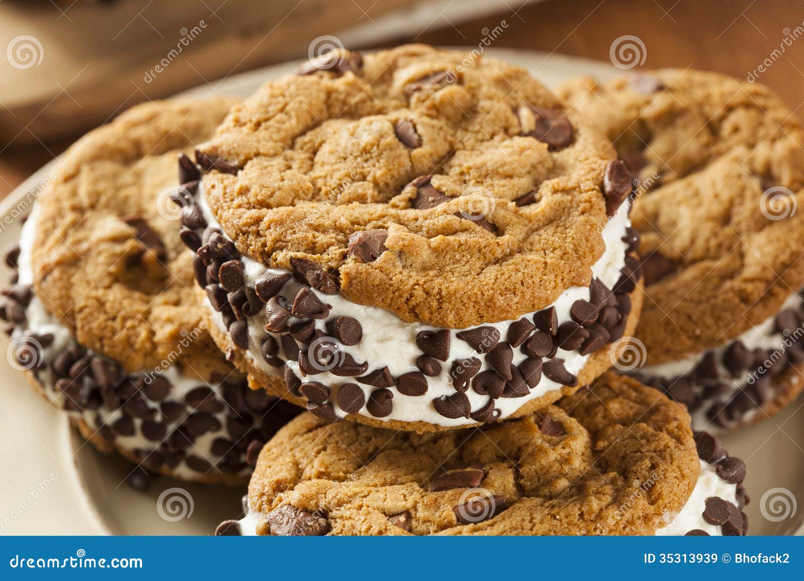 Chocolate Chip Cookie Ice Cream Sandiwch Imagen de archivo - Imagen de ...