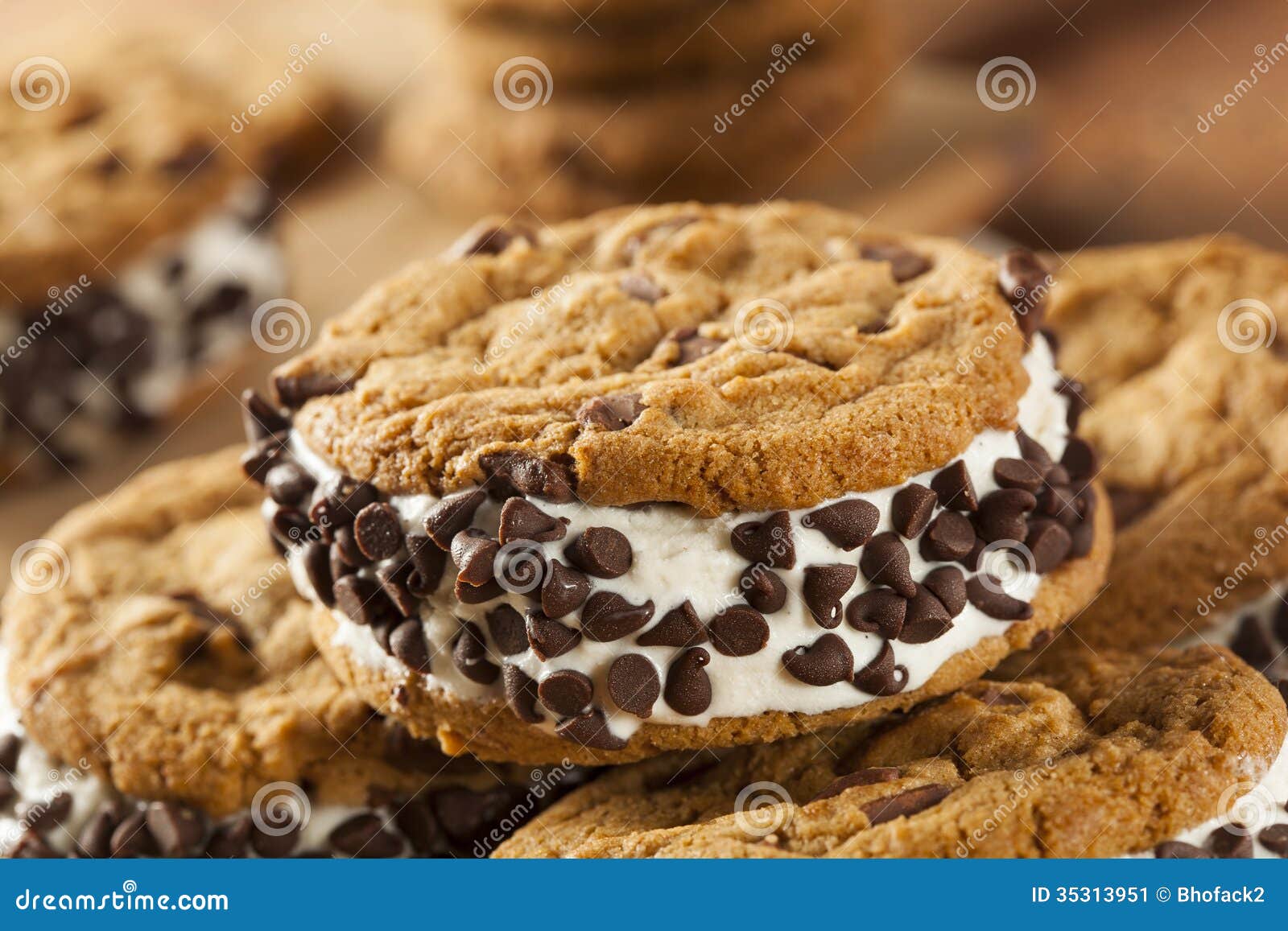 Chocolate Chip Cookie Ice Cream Sandiwch Imagen de archivo - Imagen de ...
