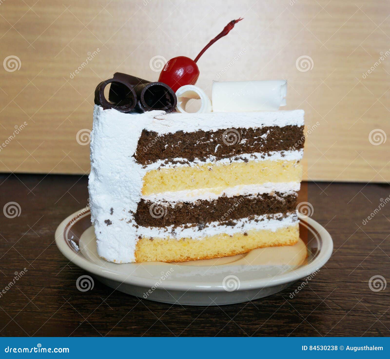 Chocolate Colorido - Pastel De Capas De La Vainilla Foto de archivo ...