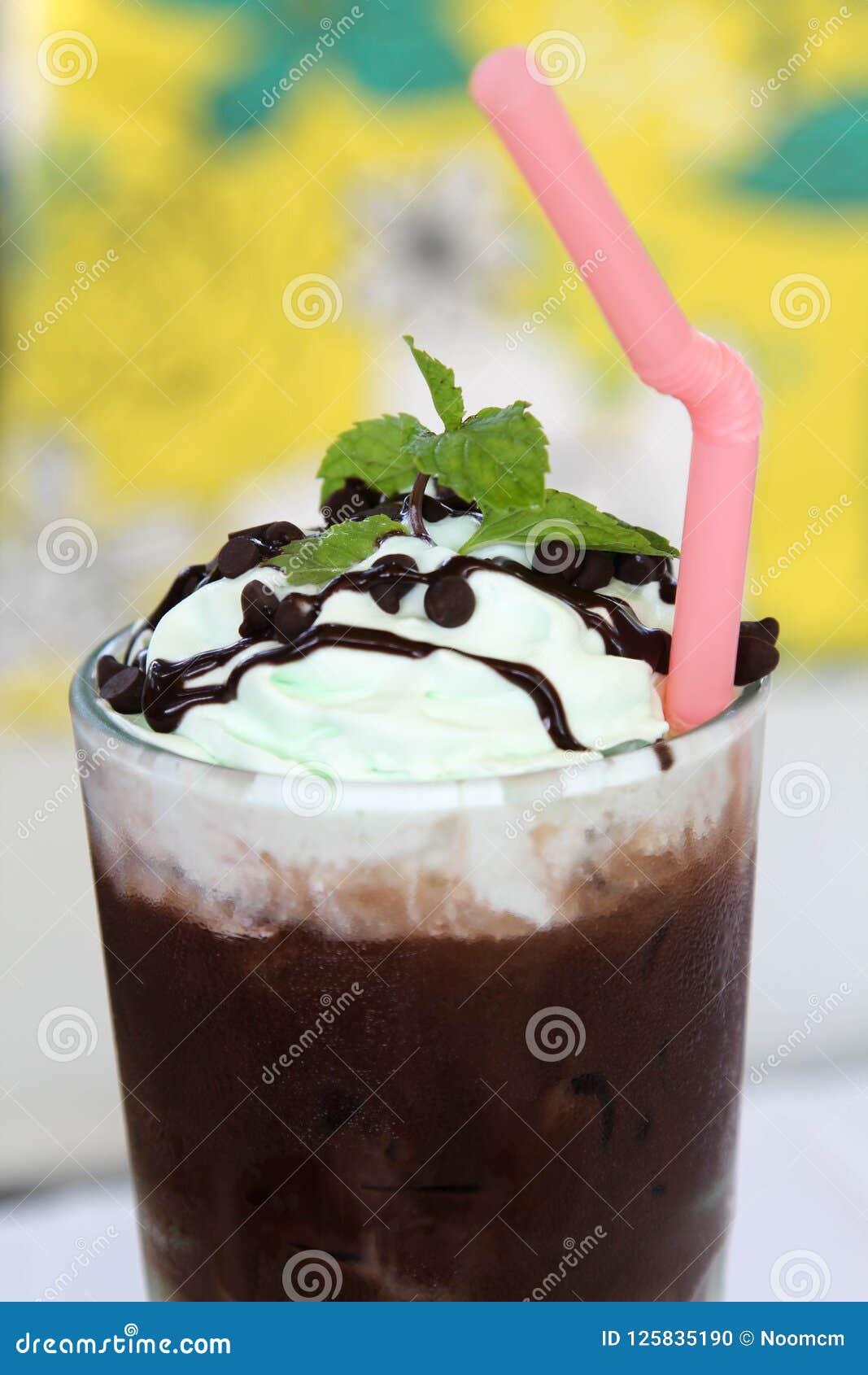 Chocolate Congelado No Vidro Transparente Foto de Stock - Imagem de ...