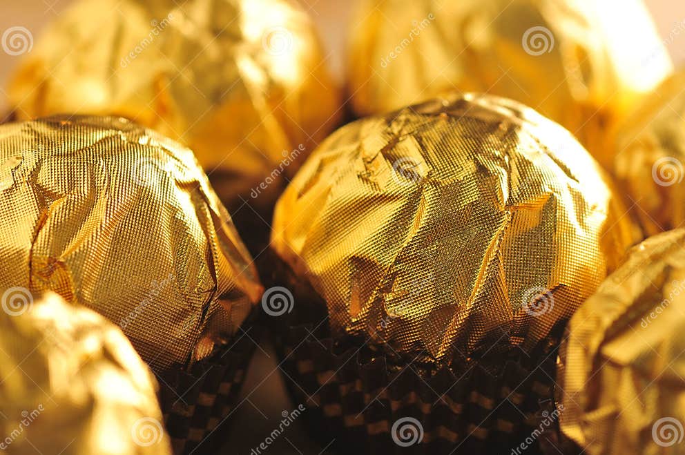 Chocolate de oro foto de archivo. Imagen de envolver - 39495762