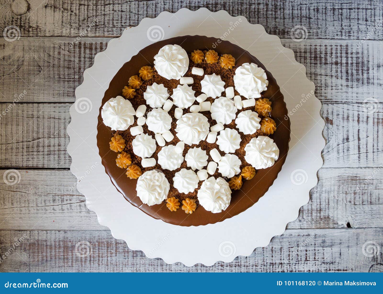 Chocolate Drip Cake with Salted Caramel and Snow White Merengues Stock ...