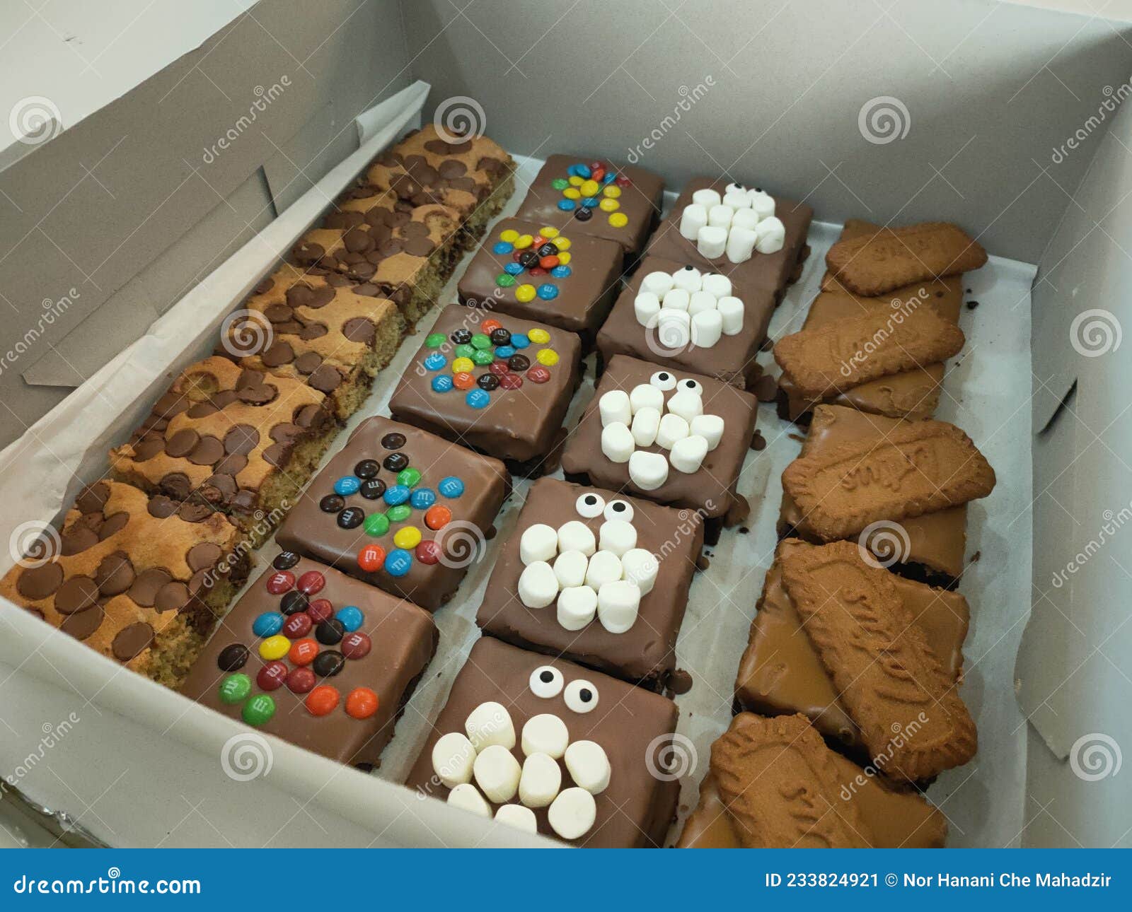 Chocolate variado imagen de archivo. Imagen de delicioso - 233824921