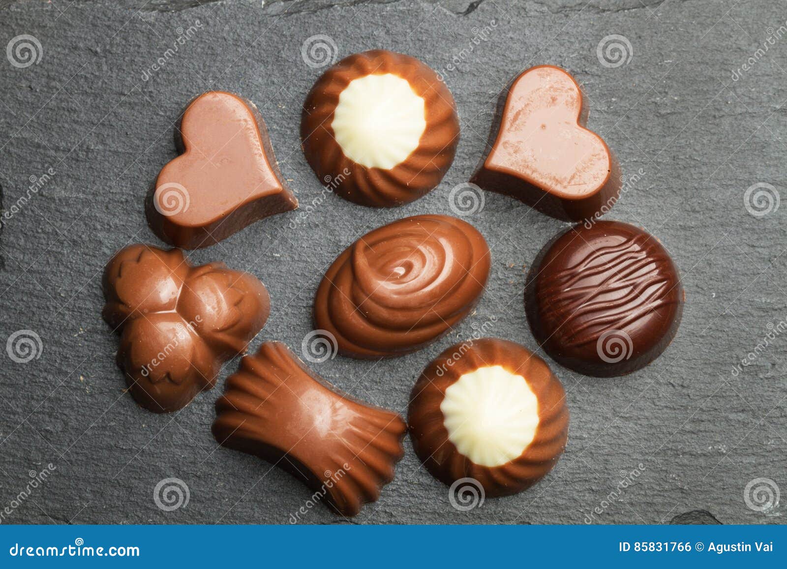 Chocolates Con Diversas Formas Foto de archivo - Imagen de alimento ...