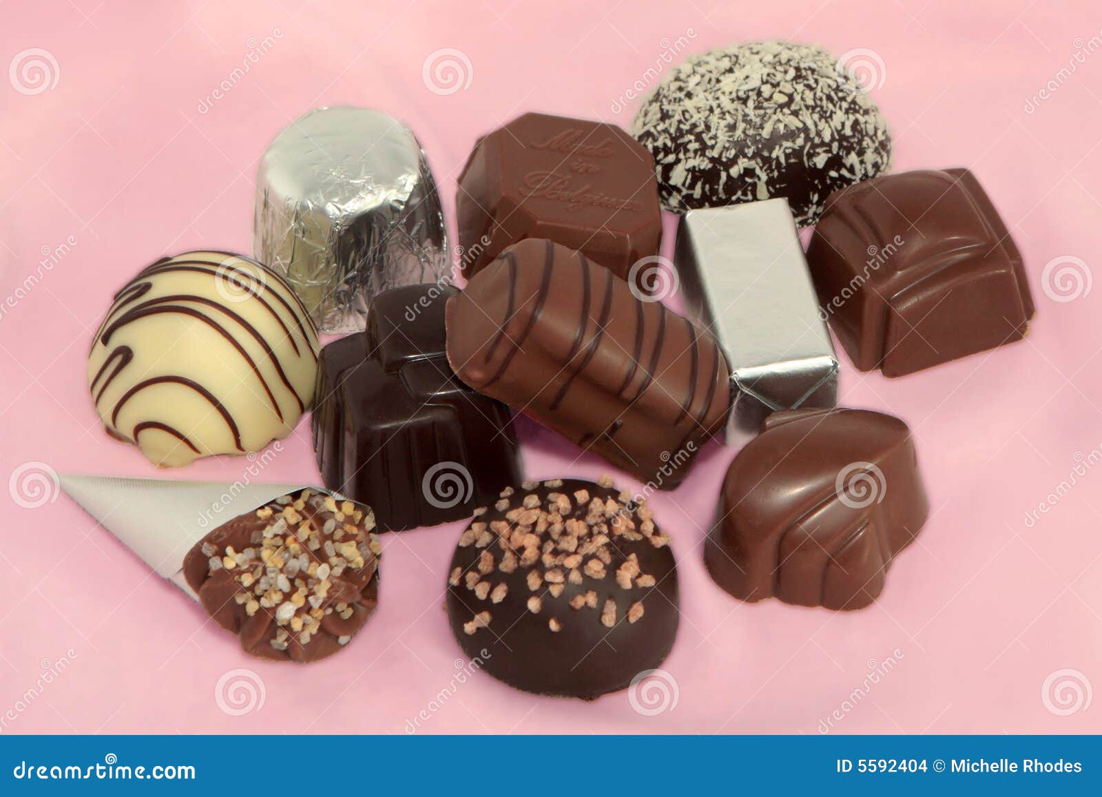 Chocolates Luxuosos Em Um Fundo Cor-de-rosa 1 Foto de Stock - Imagem de ...