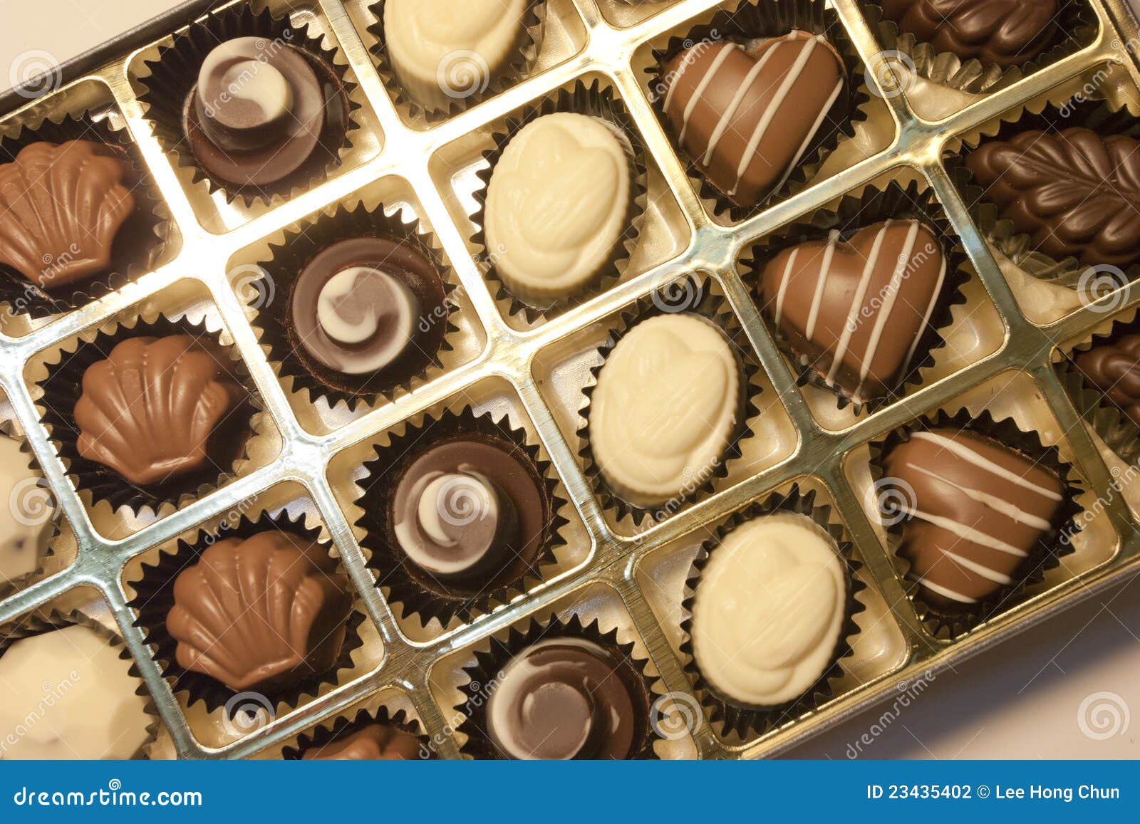 Chocolates nas formas foto de stock. Imagem de doce, gostoso - 23435402