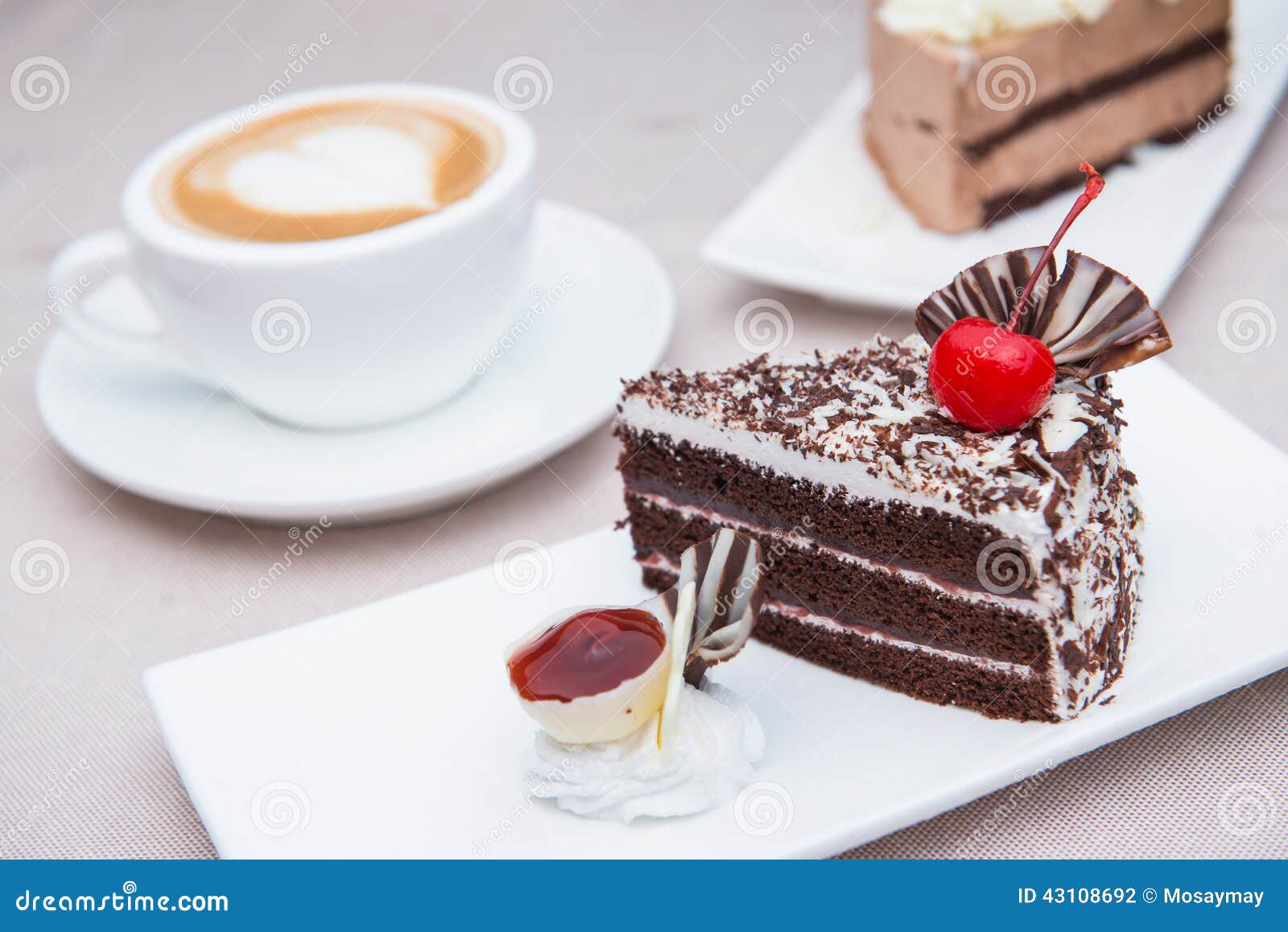 Chokladkaka Med Varmt Kaffe Arkivfoto - Bild av kaka, choklad: 43108692