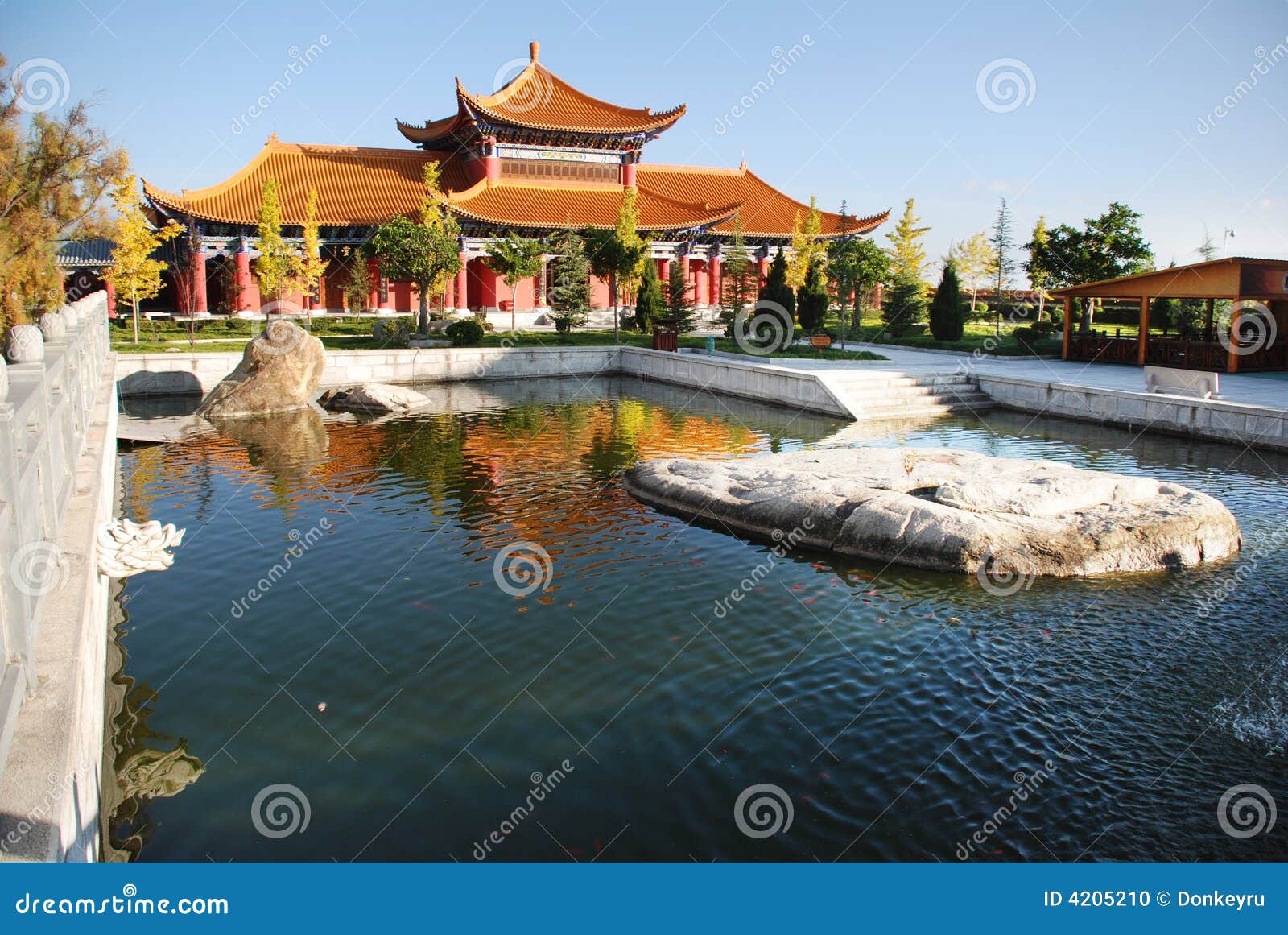 Chong Sheng Buddhistischer Tempel Stockfoto - Bild von teich, religion ...