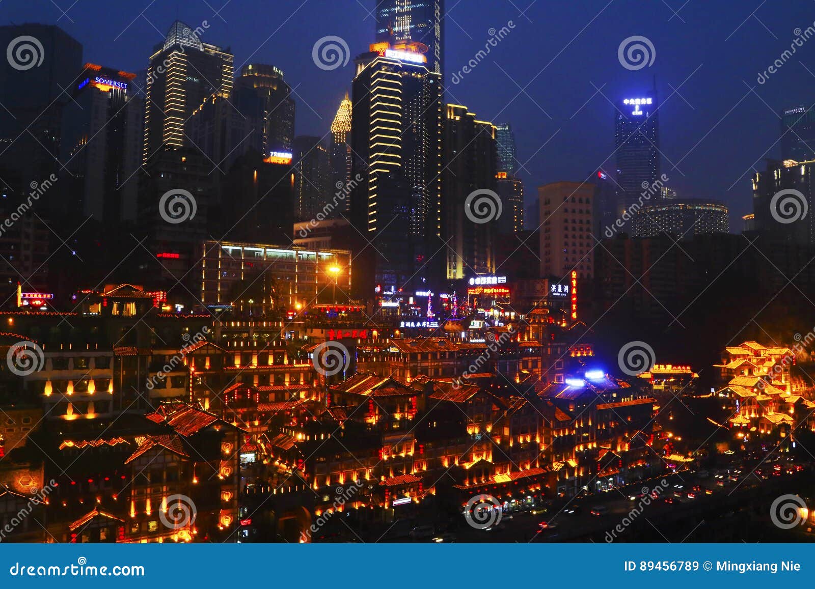 Chongqing in Hongyadong redactionele stock afbeelding. Image of ...