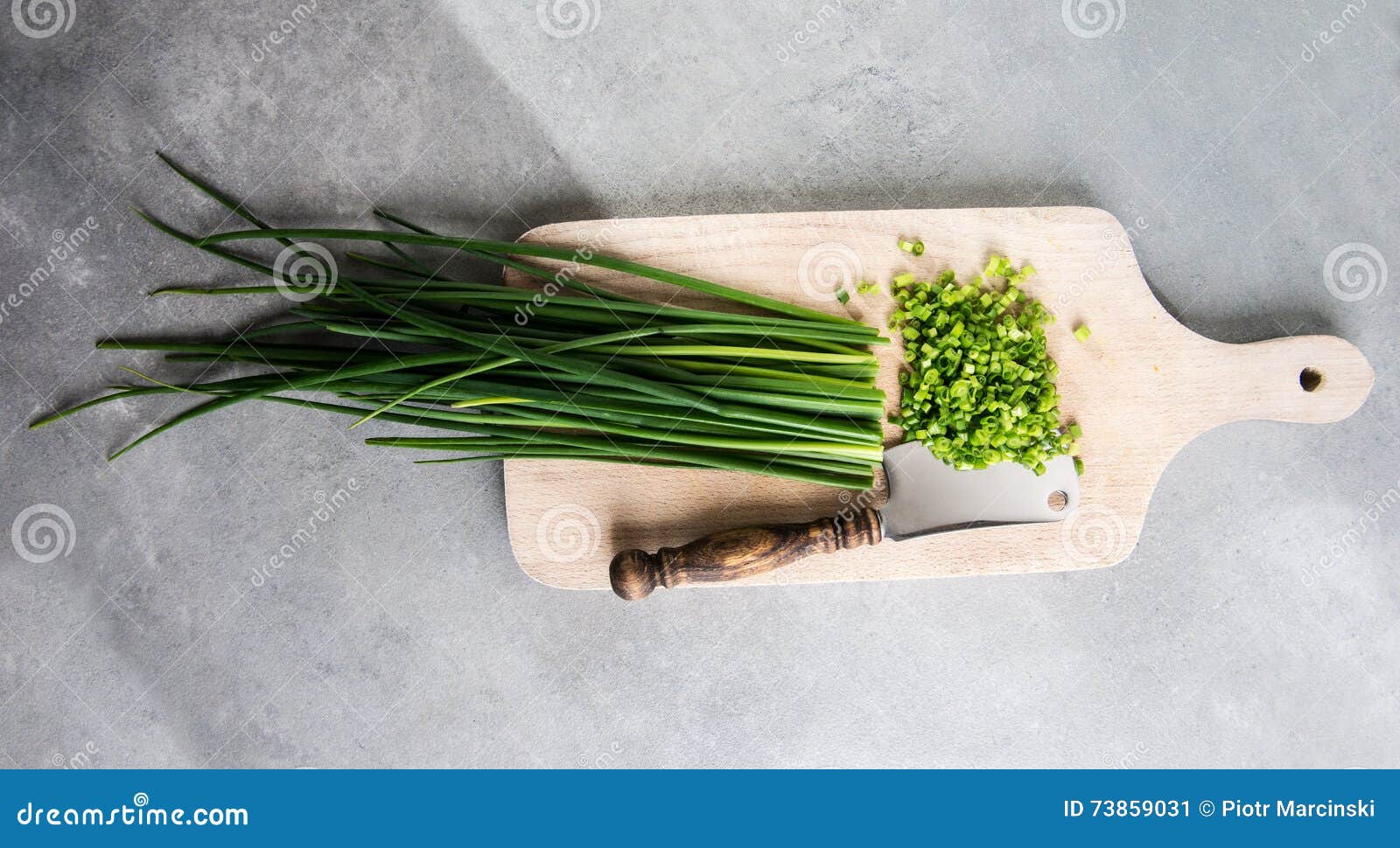 Chopped Chives on Cutting Board Stock Image - Image of cuisine, chives ...
