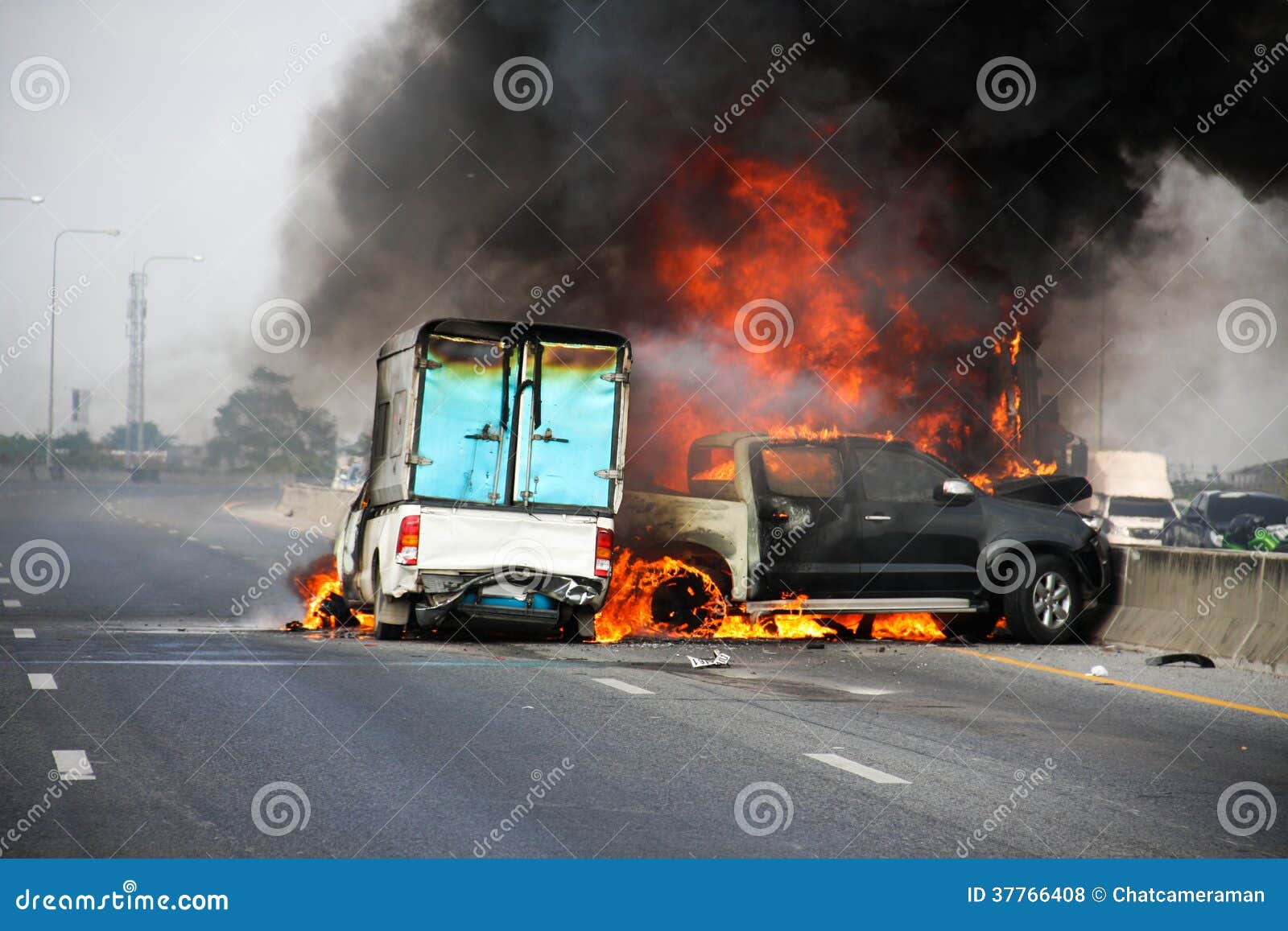 Choque de coche explosivo foto de archivo. Imagen de peligro - 37766408