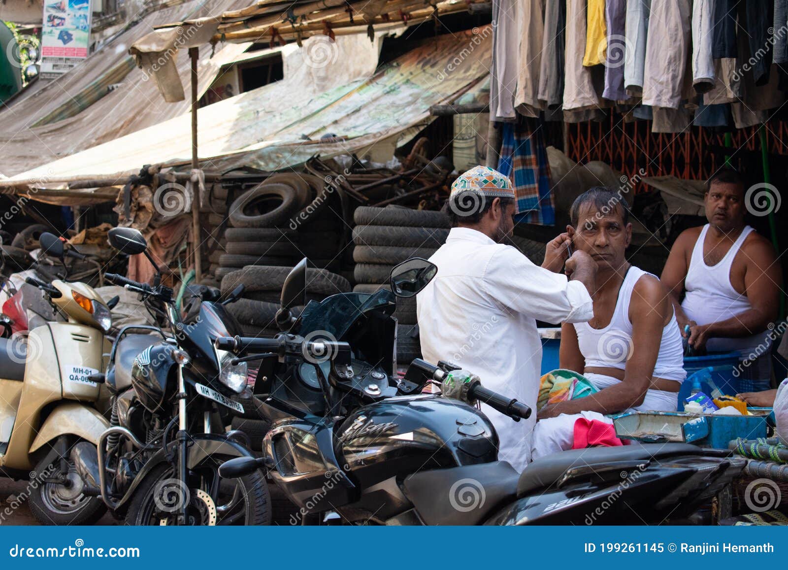 Chor Bazaar in Mumbai editorial image. Image of street - 199261145