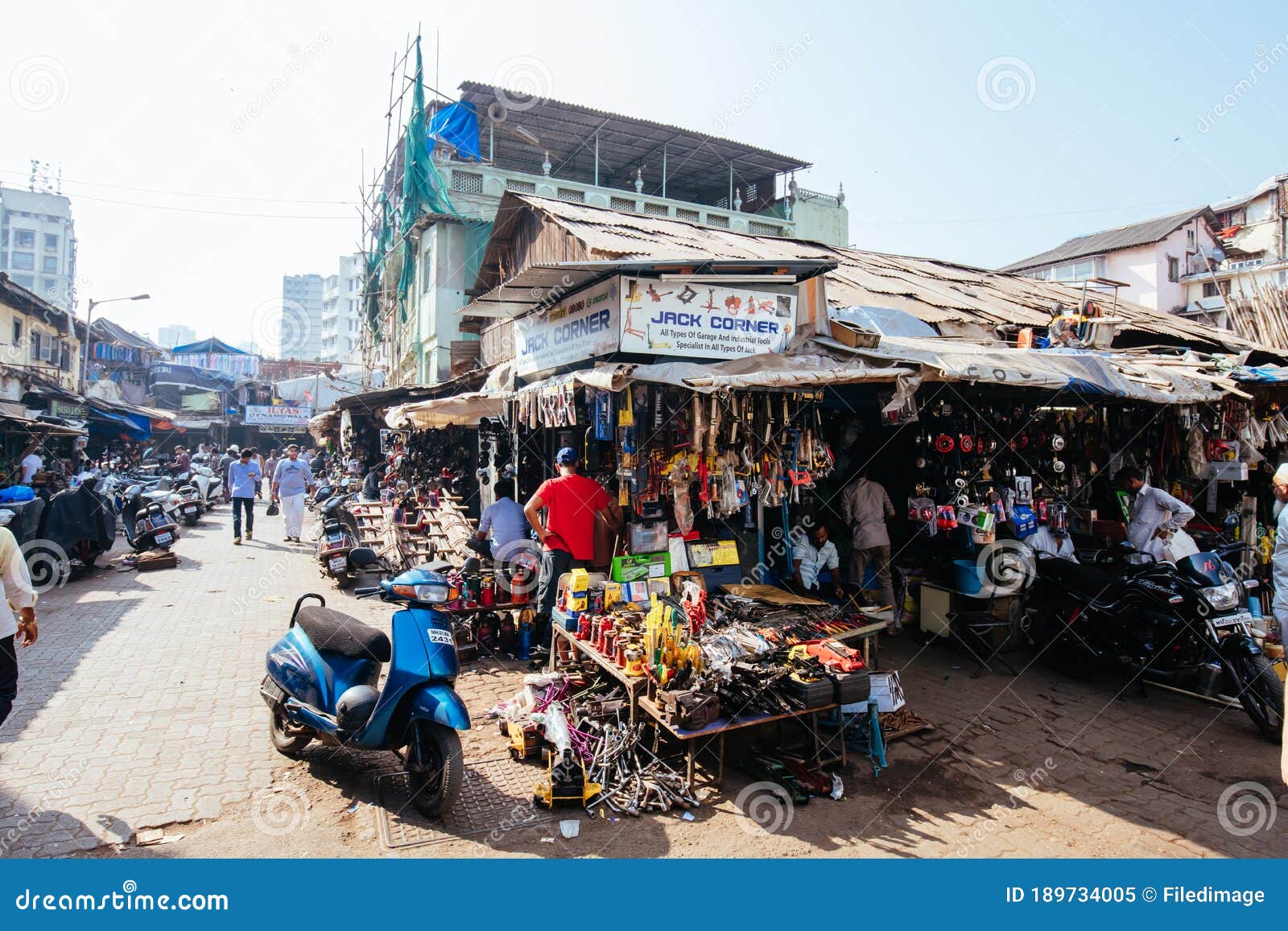 Chor Bazaar in Mumbai India Editorial Image - Image of busy, seller ...