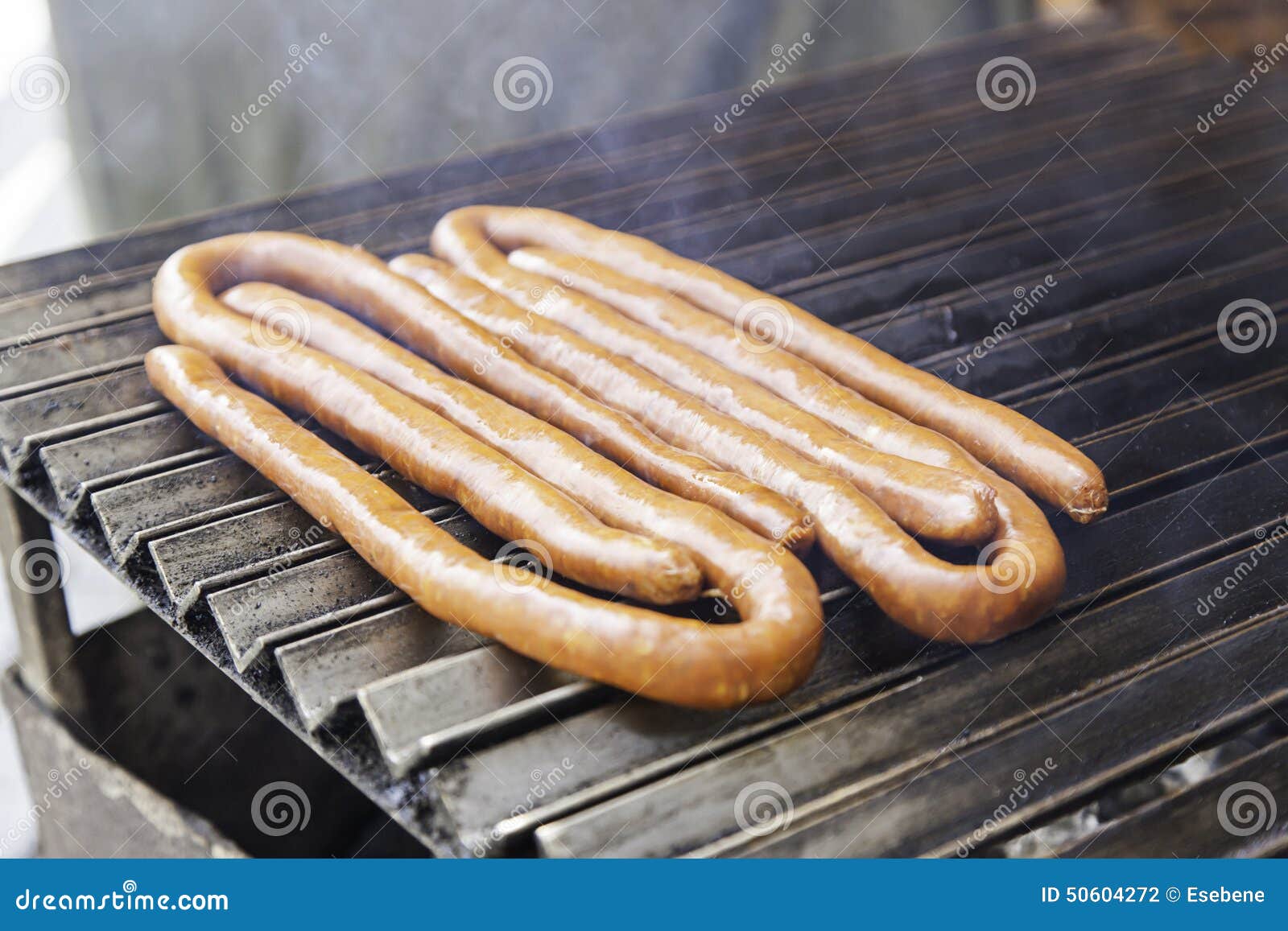 Chorizo asado a la parilla foto de archivo. Imagen de delicioso - 50604272