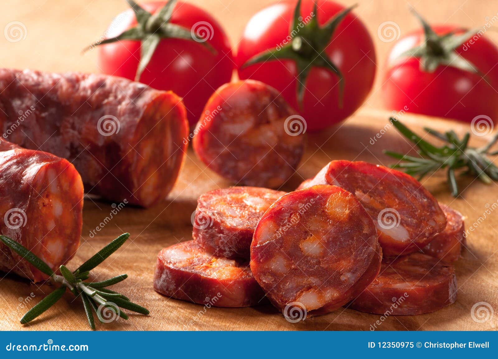 Chorizo-Wurst stockbild. Bild von vorstand, gehackt, kräuter - 12350975