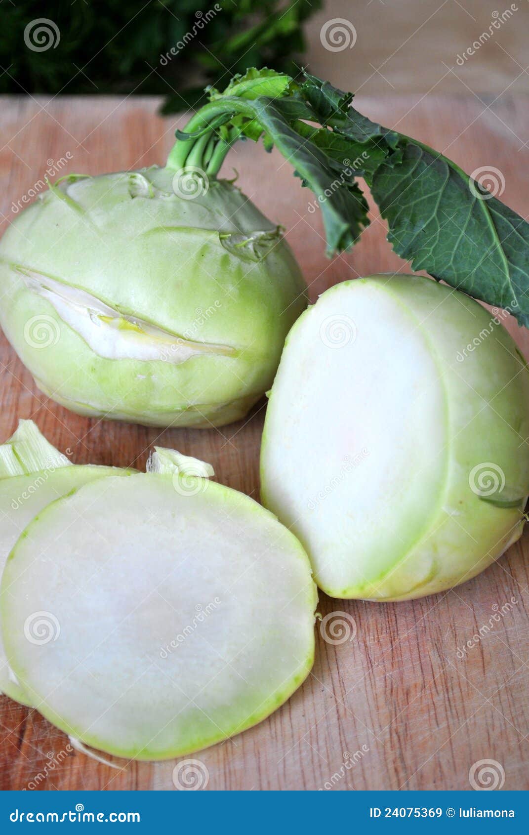 Chou-rave image stock. Image du organique, isolement - 24075369