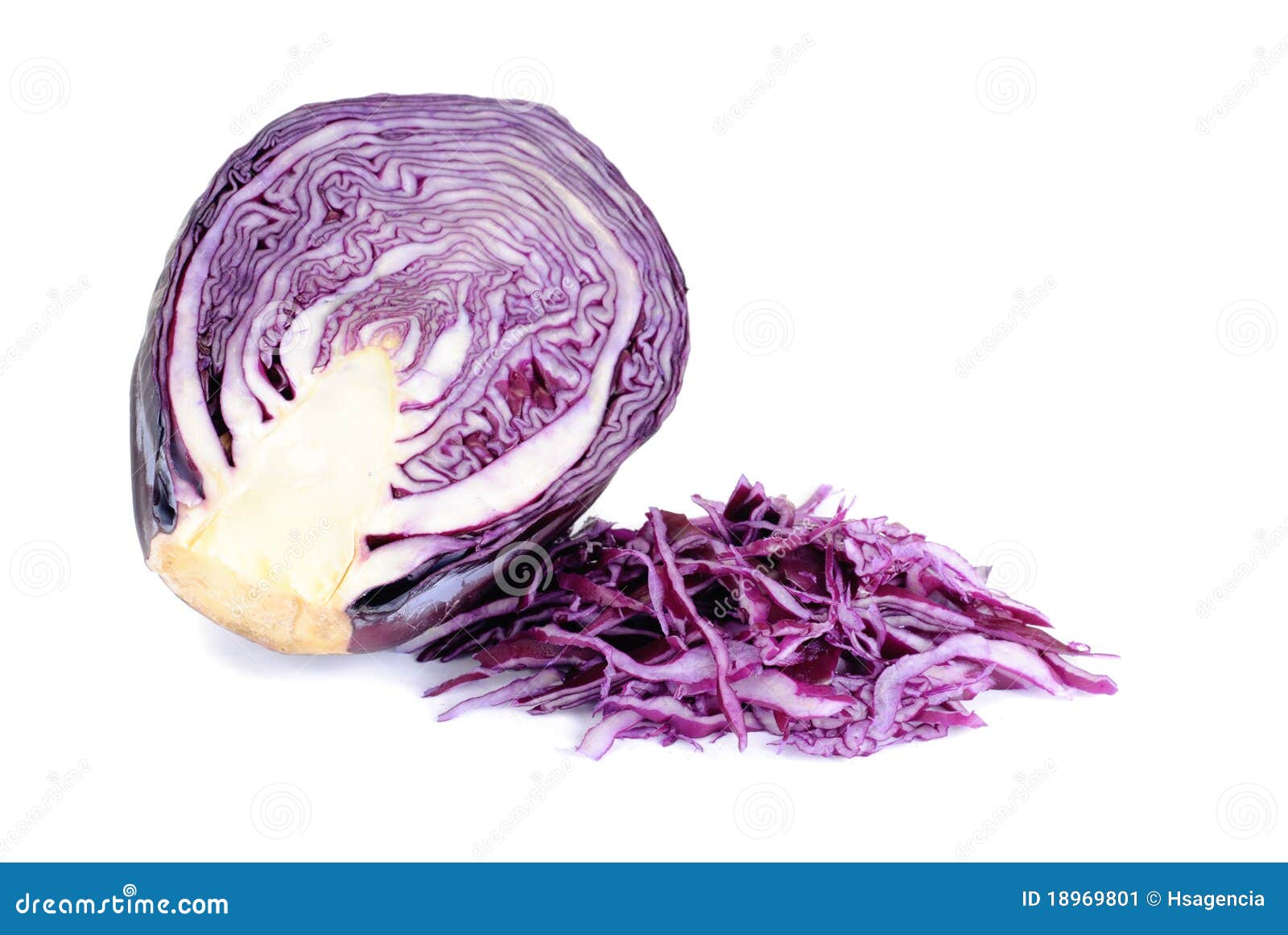 Chou Violet Coupé En Tranches D'isolement Sur Le Blanc Image stock ...