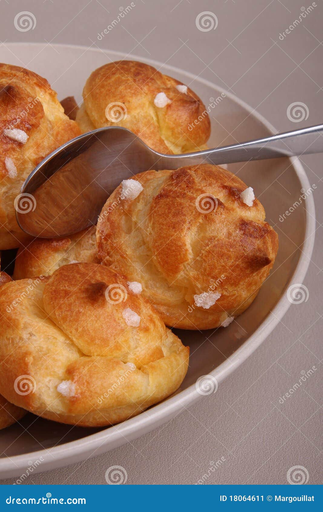 Choux de los pasteles imagen de archivo. Imagen de cuchara - 18064611