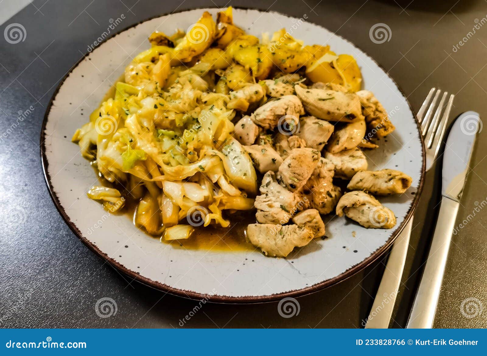 Choux Frits Et Pointus Avec Viande Photo stock - Image du repas, cari ...