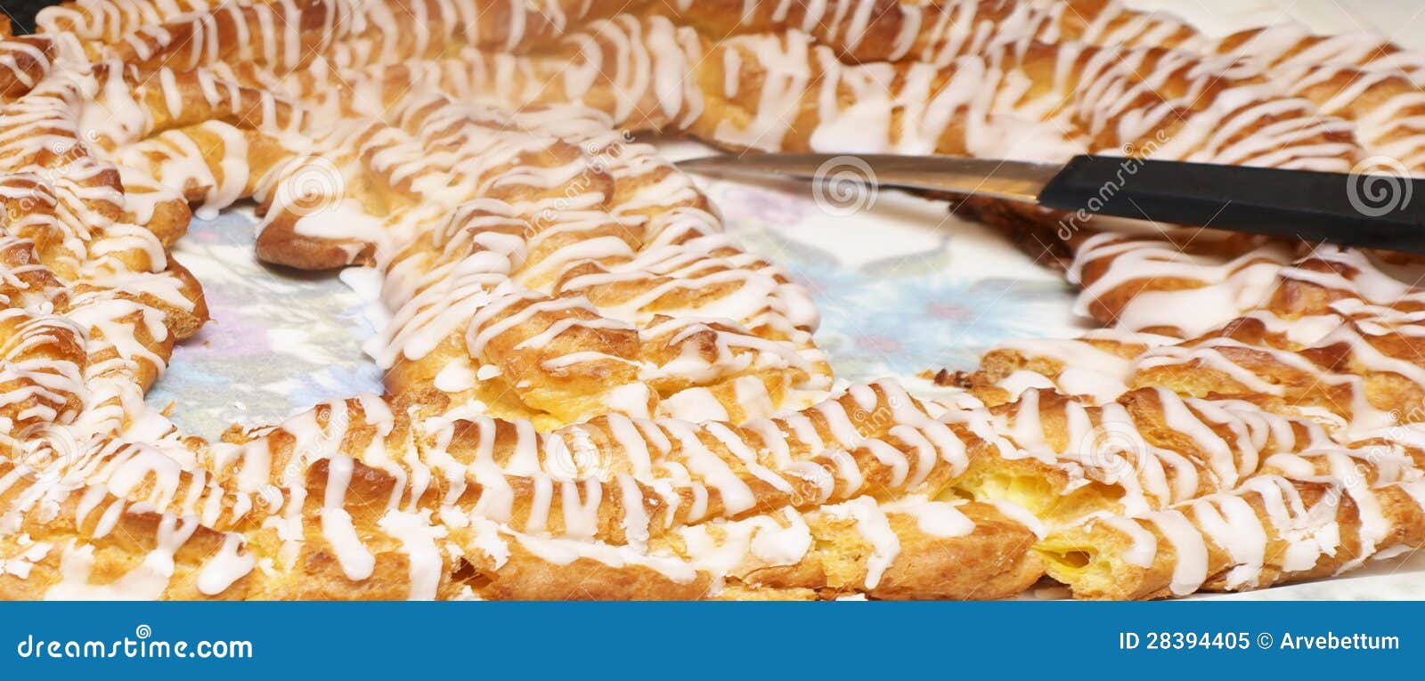 Choux pastry ring stock image. Image of homemade, confectioner - 28394405