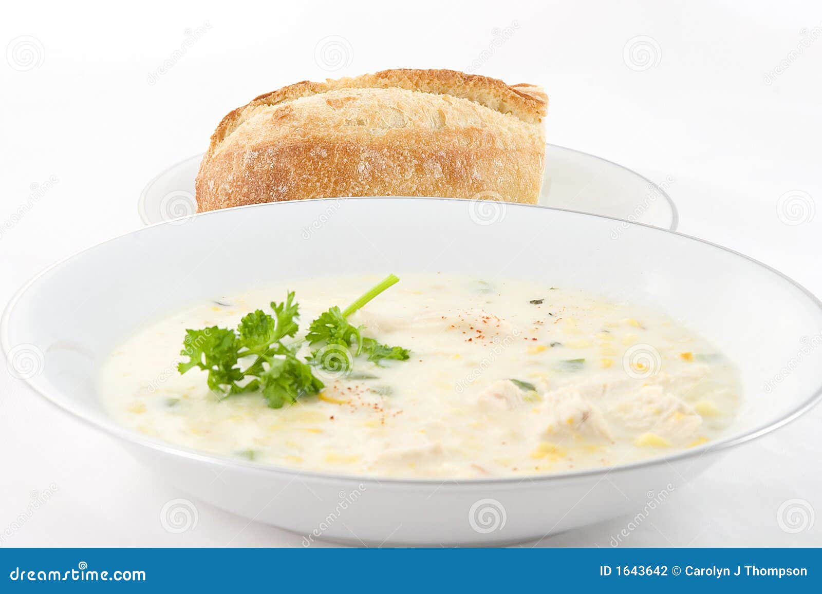 Chowder y pan de maíz foto de archivo. Imagen de porcelana - 1643642