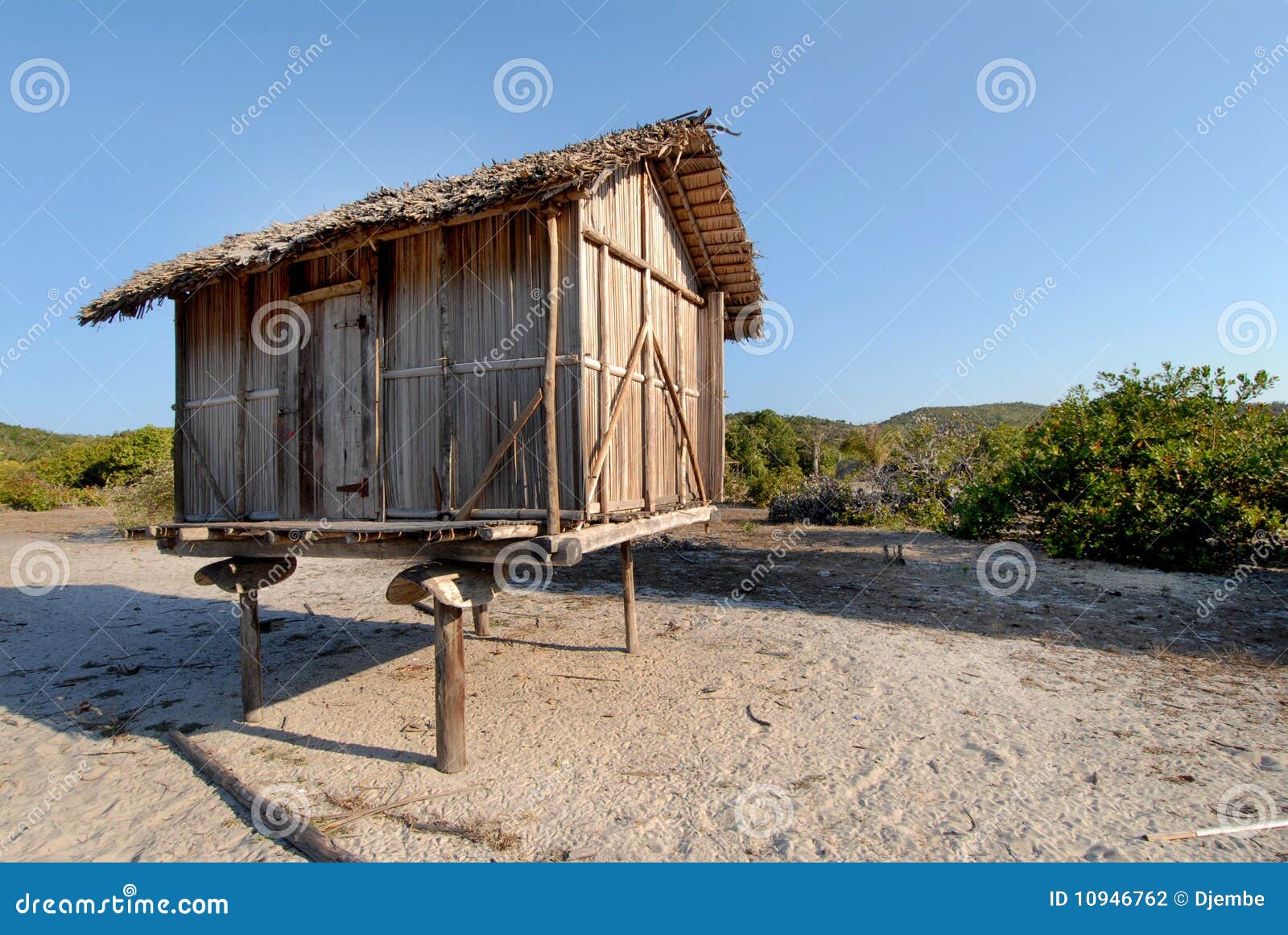 Choza foto de archivo. Imagen de estructura, mozambique - 10946762