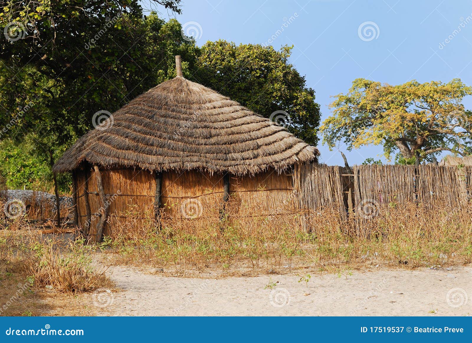 Choza africana imagen de archivo. Imagen de pobreza, hermoso - 17519537
