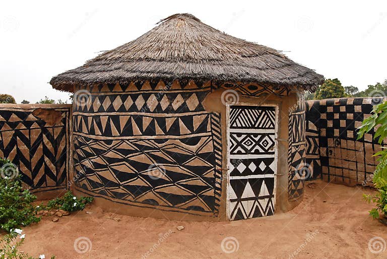 Choza africana del adobe foto de archivo. Imagen de modelo - 4994964