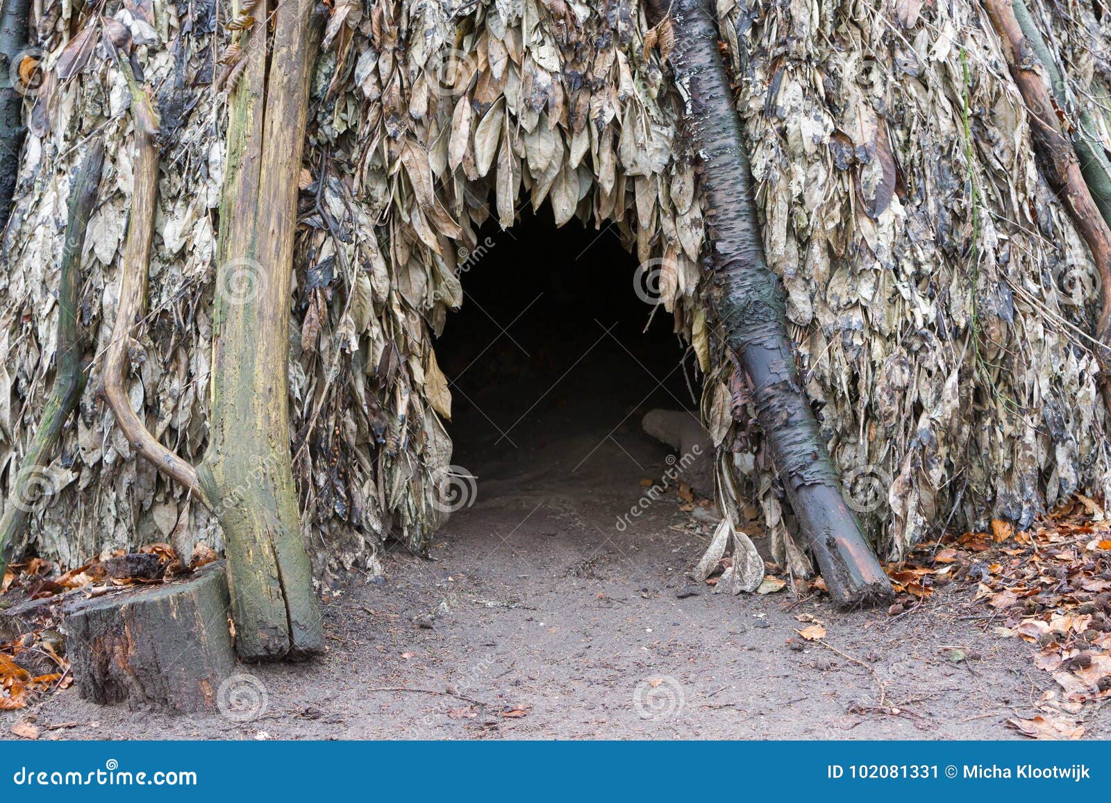 Choza Africana Rural Tradicional Imagen de archivo - Imagen de madera ...