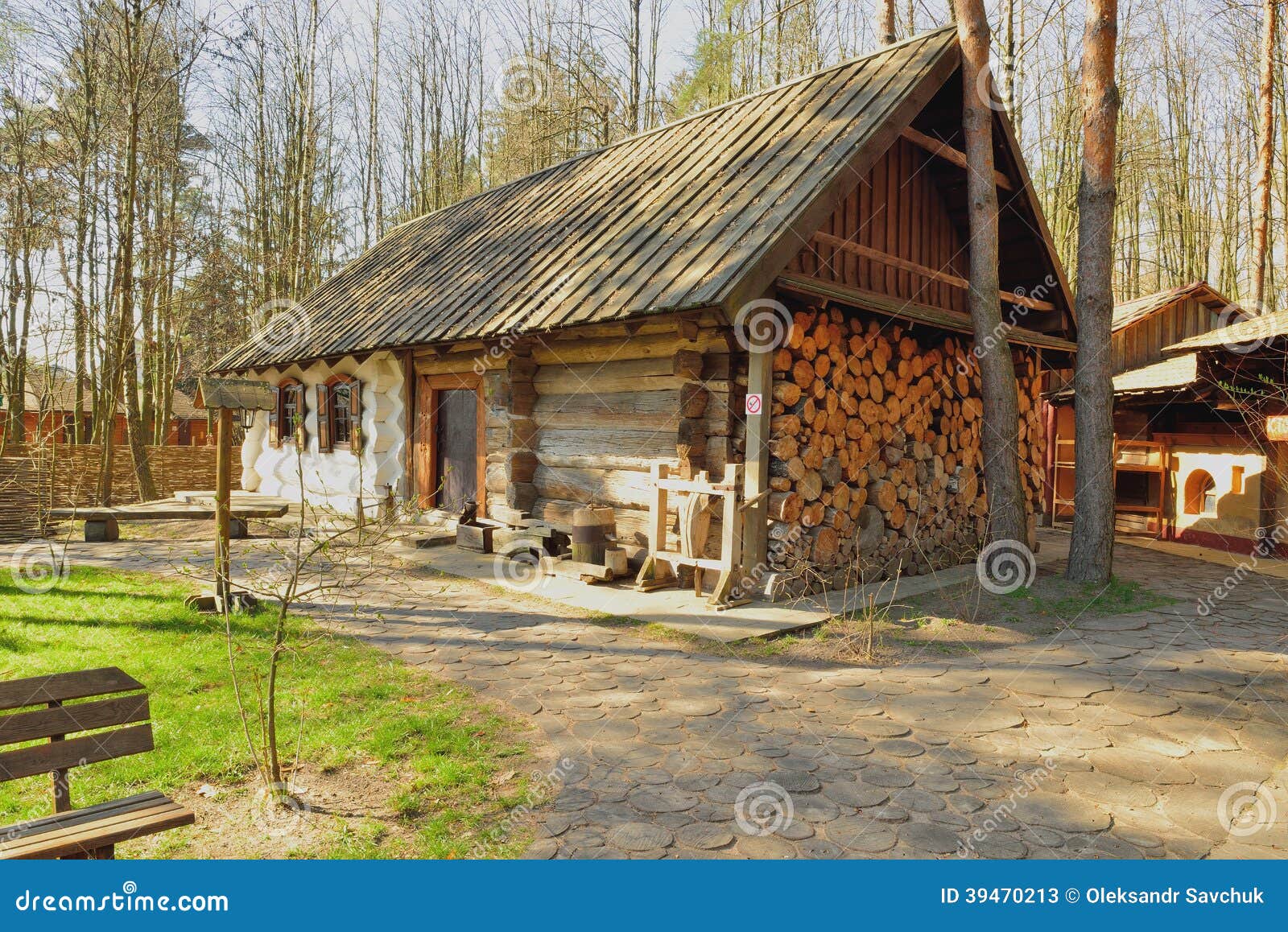 Choza campesina imagen de archivo. Imagen de choza, vertiente - 39470213