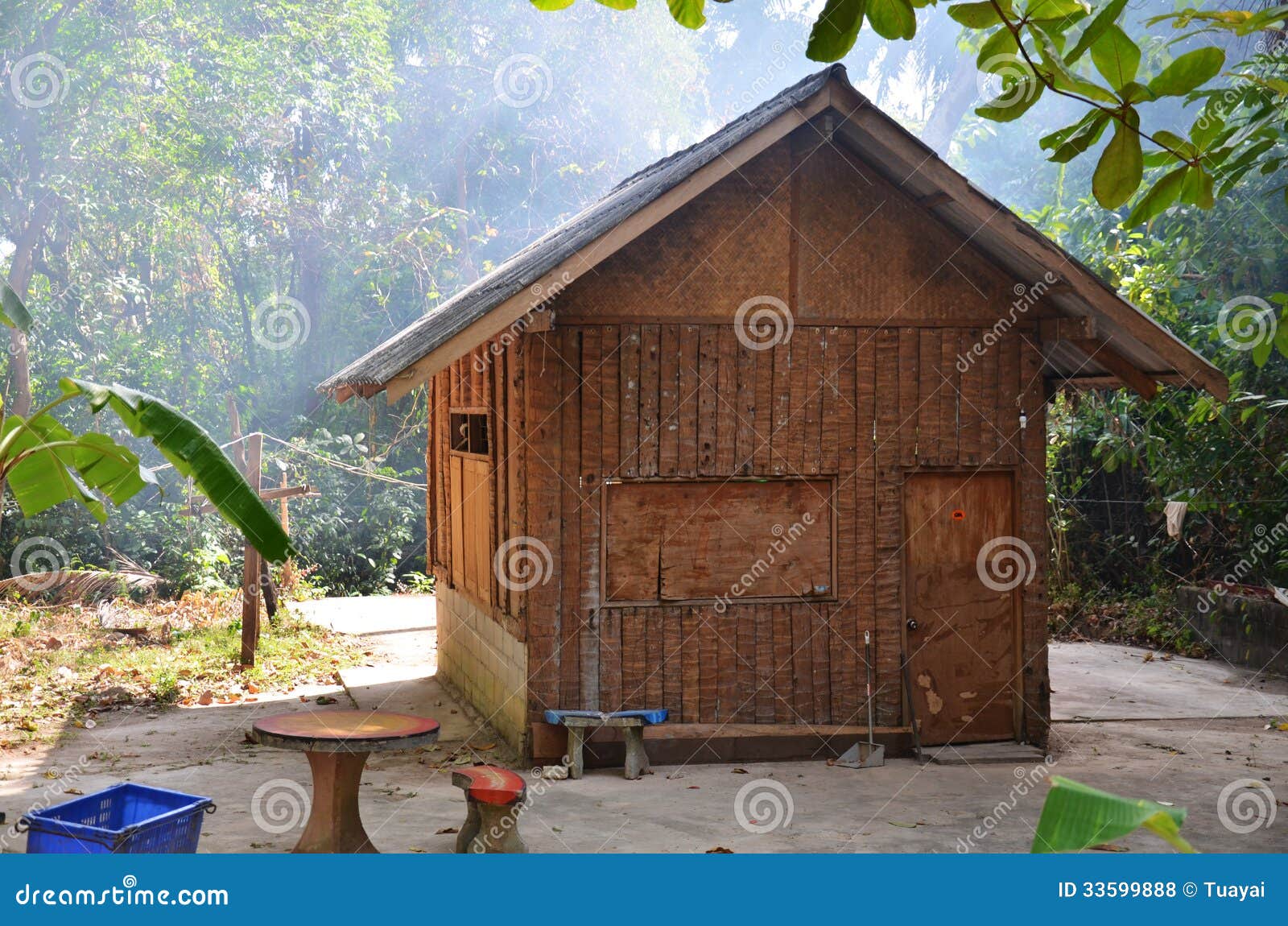Choza de madera foto de archivo. Imagen de edificio, choza - 33599888