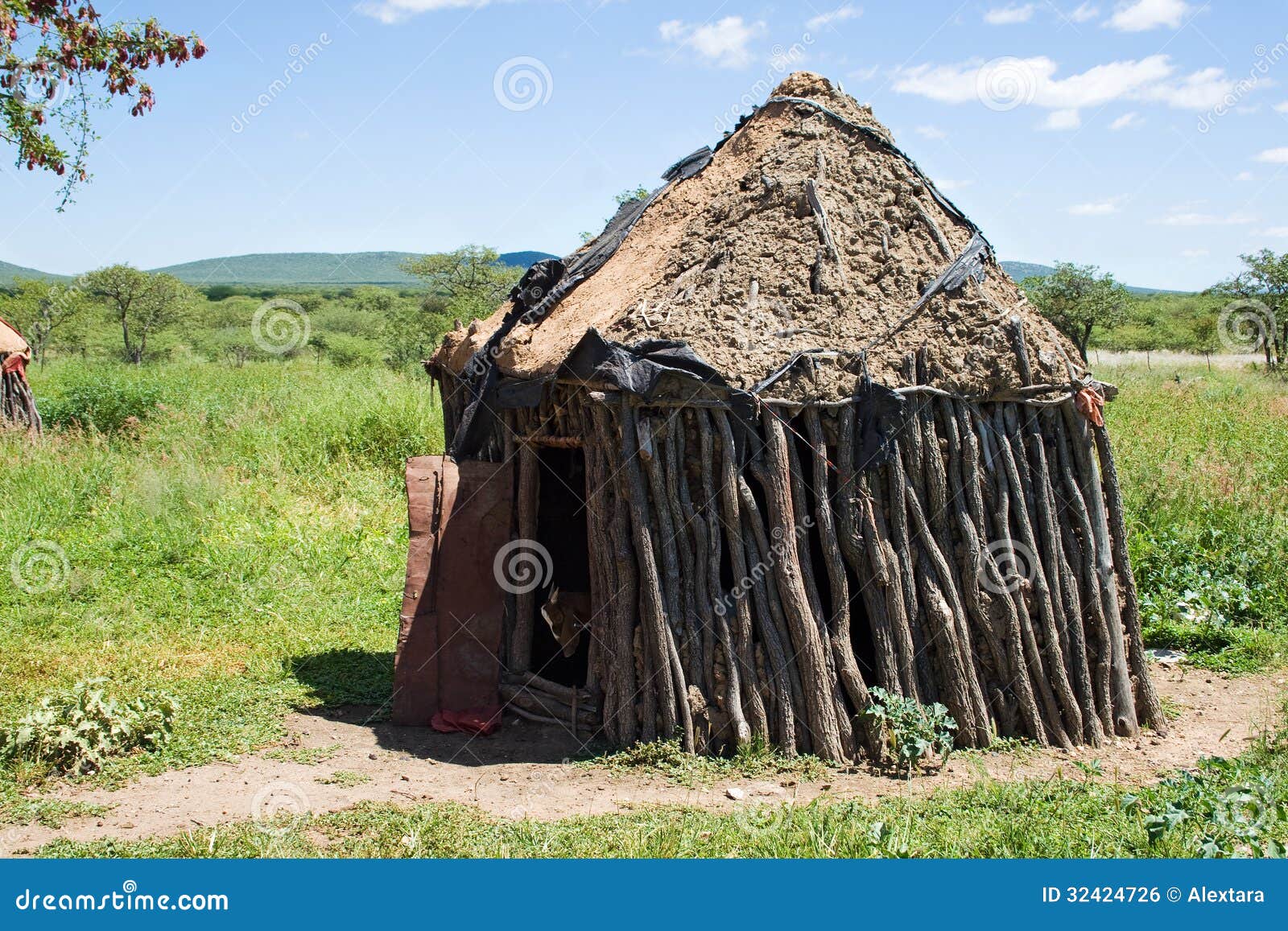Choza De Una Tribu De Himba Foto de archivo - Imagen de verde, aldea ...