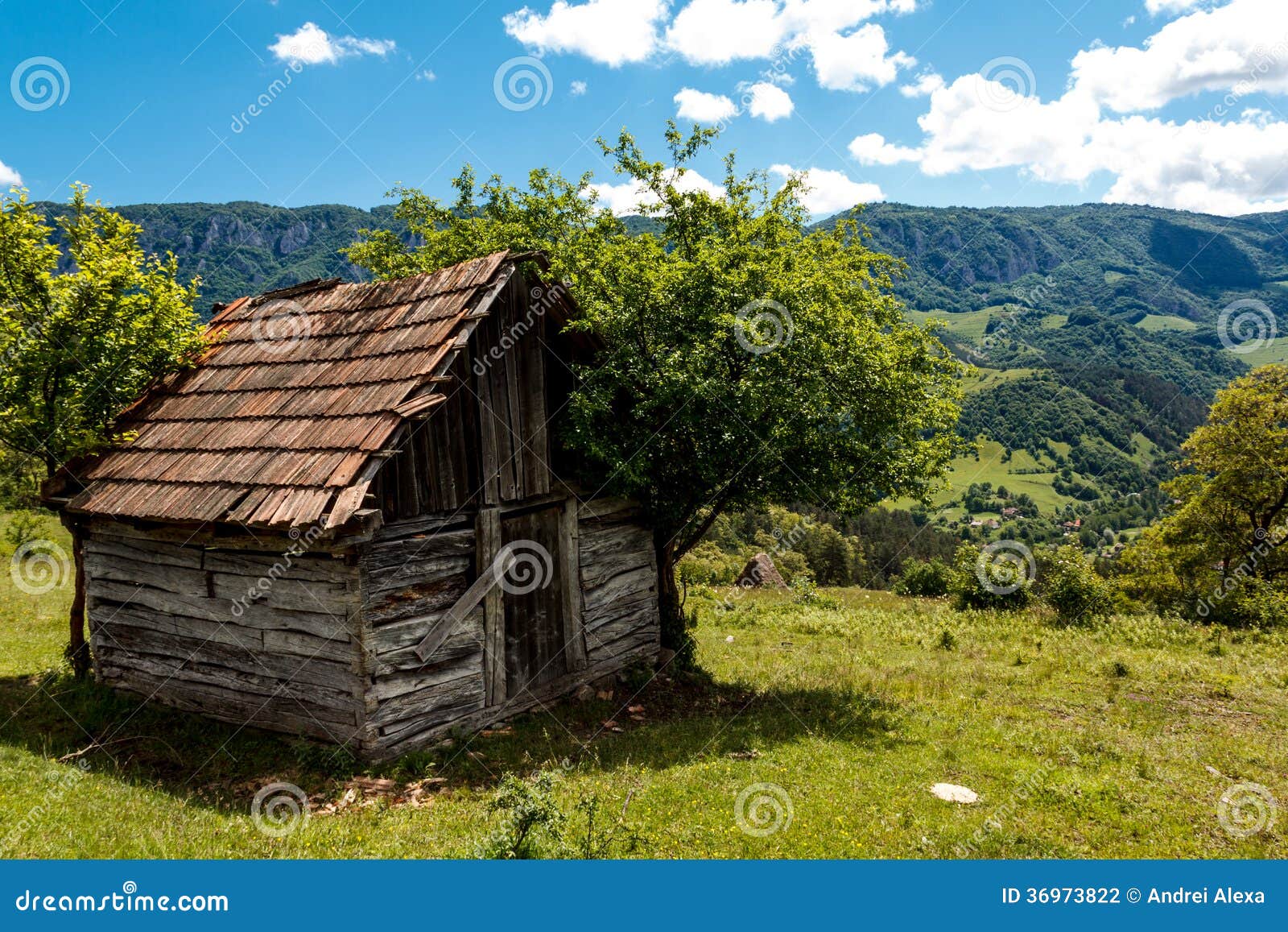 Choza rústica 3 foto de archivo. Imagen de ambiente, rumania - 36973822