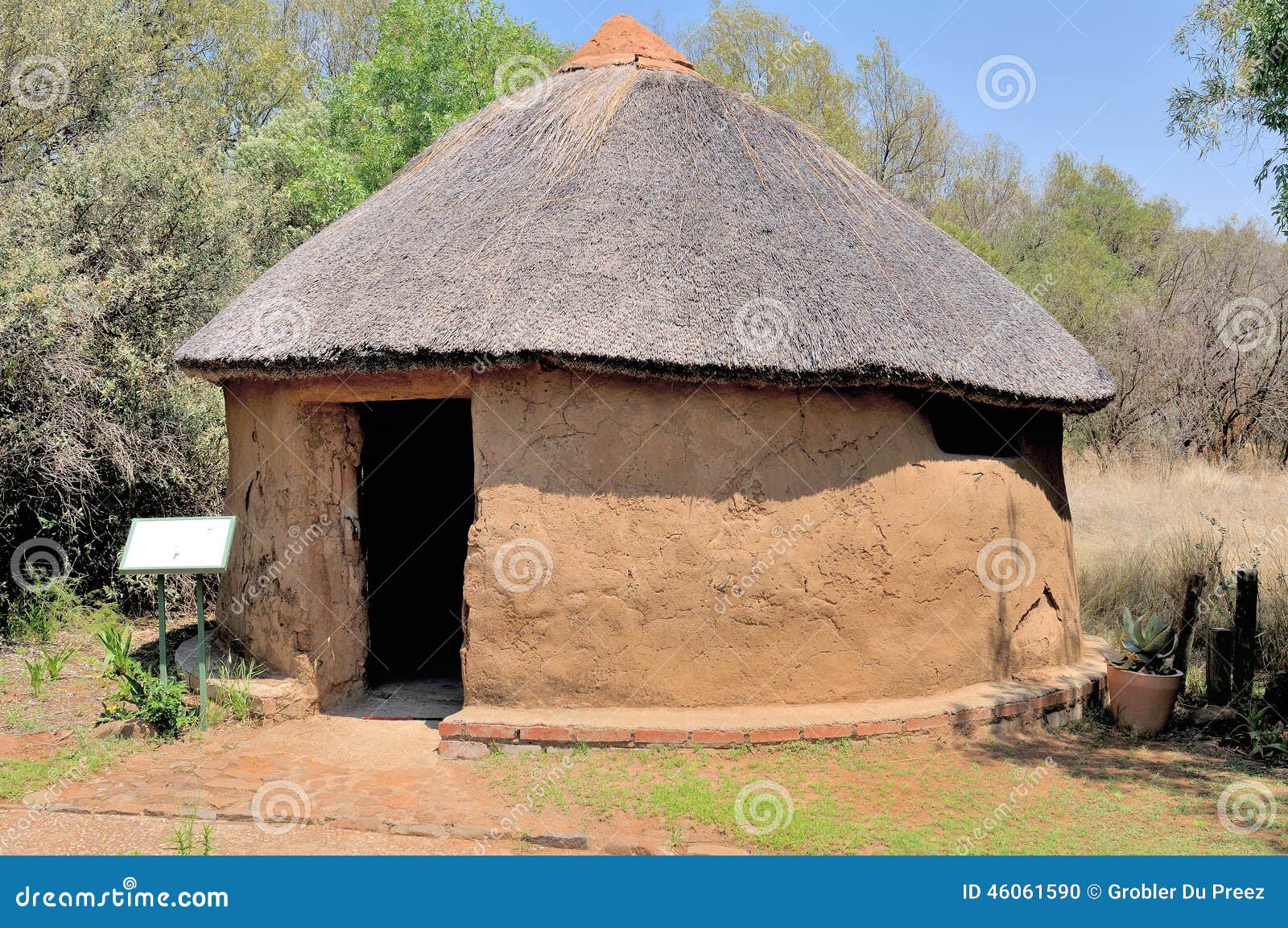 Choza Tradicional Del Sotho Foto de archivo - Imagen de cultura ...