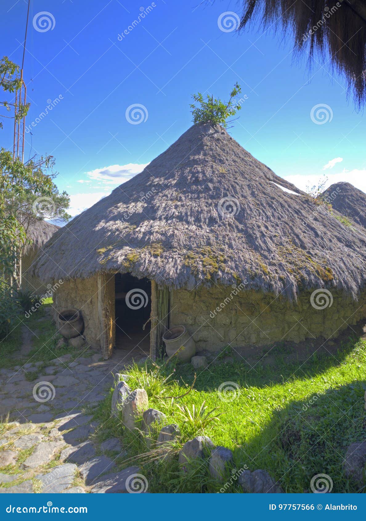 Choza Tradicional Indígena Vieja Foto de archivo - Imagen de pobre ...