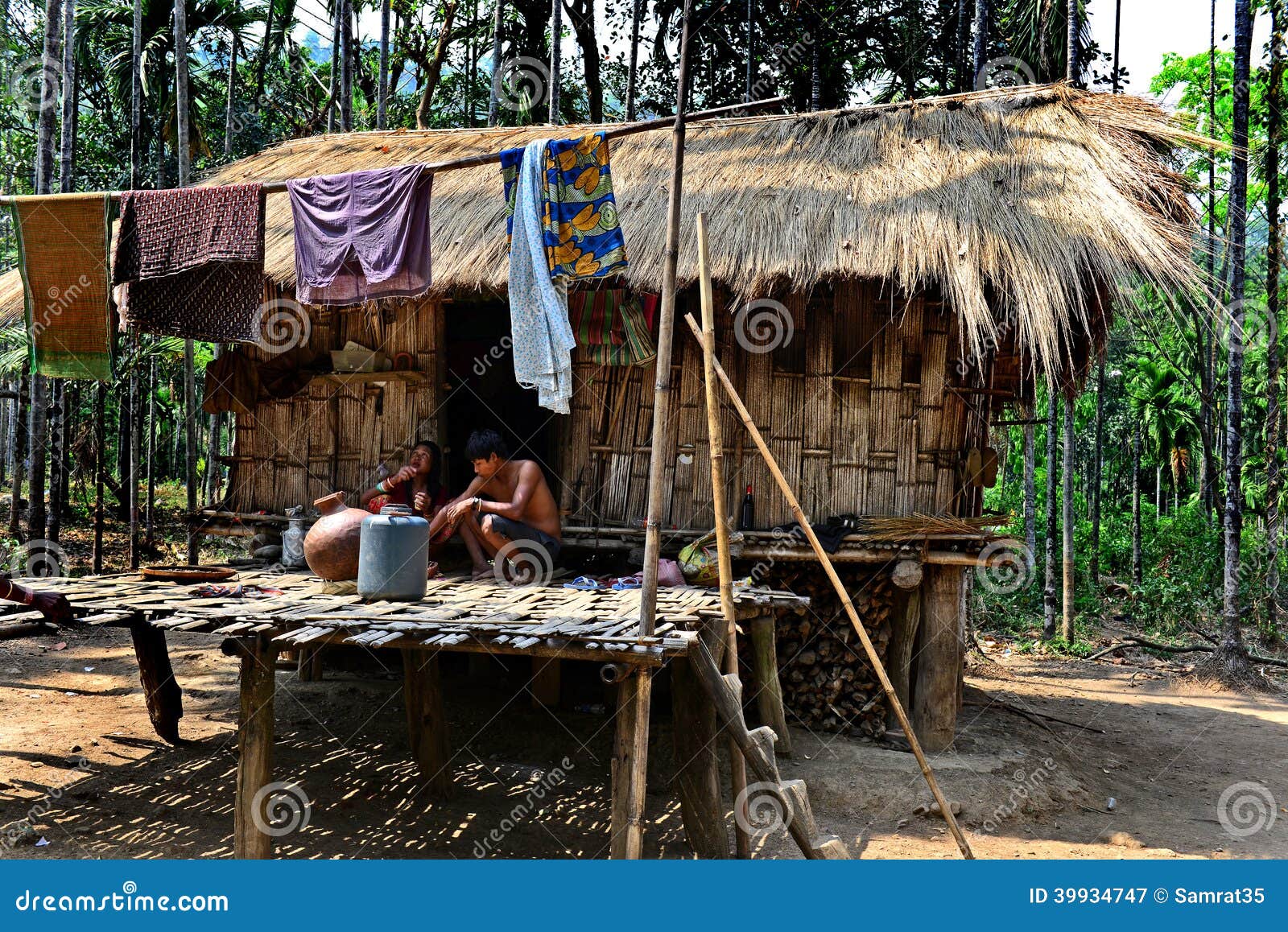 Choza tribal fotografía editorial. Imagen de choza, lifestyle - 39934747