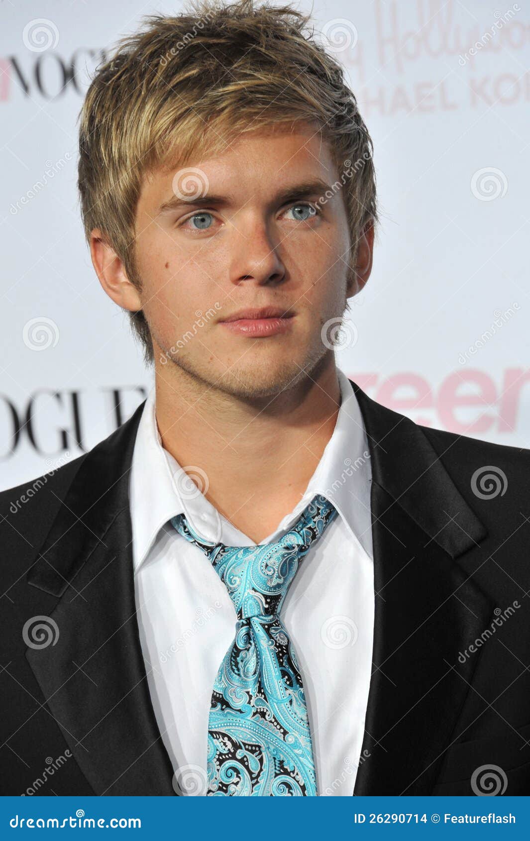 Classify American actor Chris Brochu