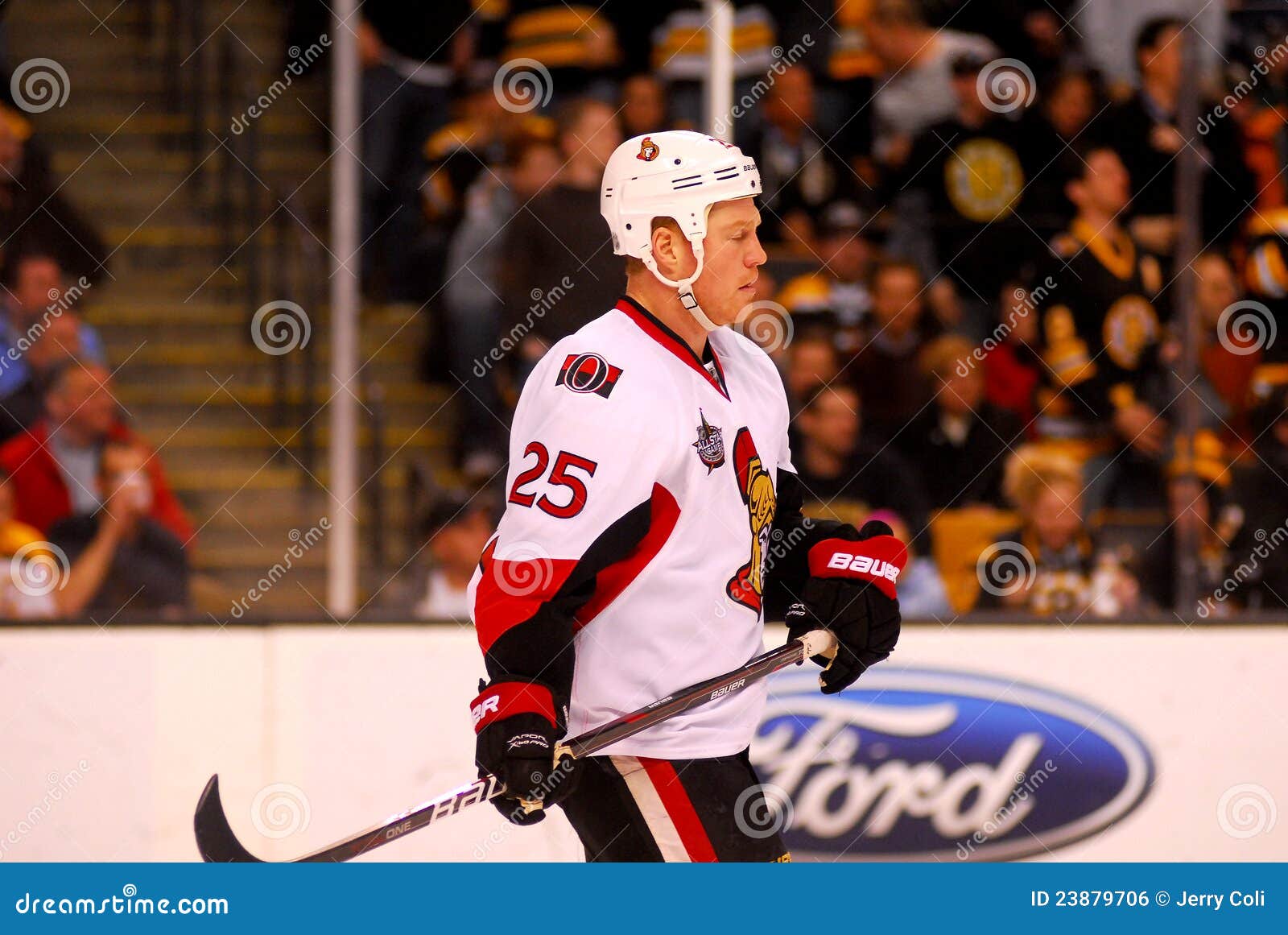 Chris Neil Ottawa Senators editorial photo. Image of ottawa - 23879706
