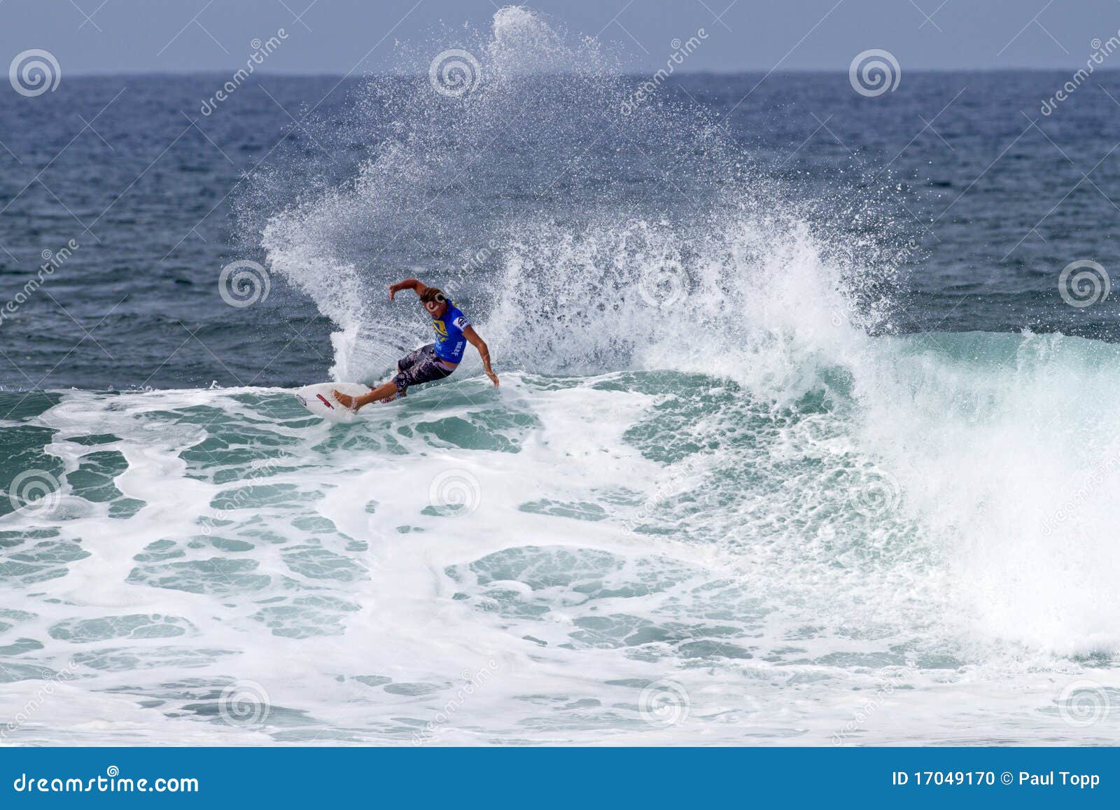 Chris Ward Surfing in the Triple Crown Hawaii Editorial Image - Image of ocean, reef: 17049170